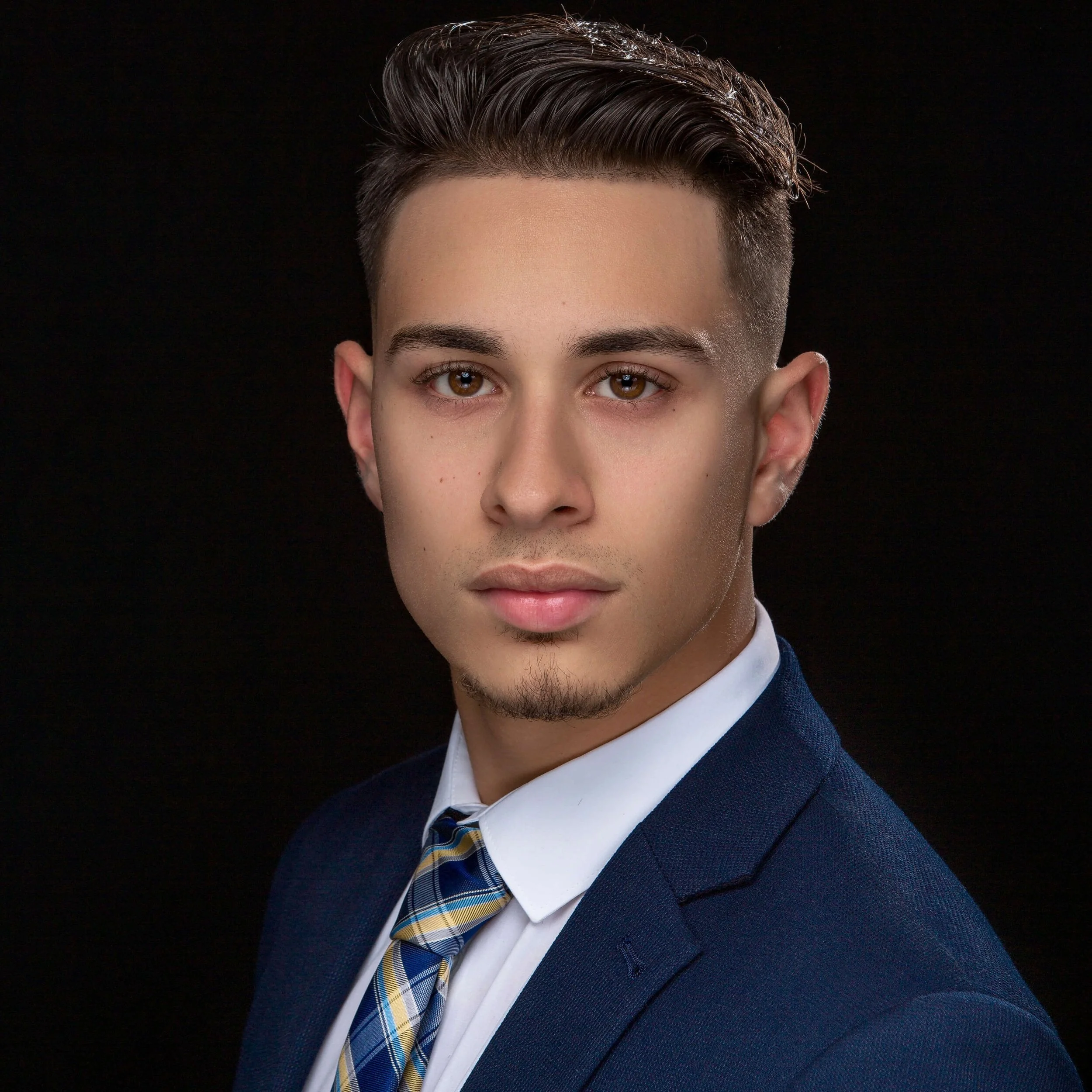 Alex Galloza Headshot & Portrait Photographer