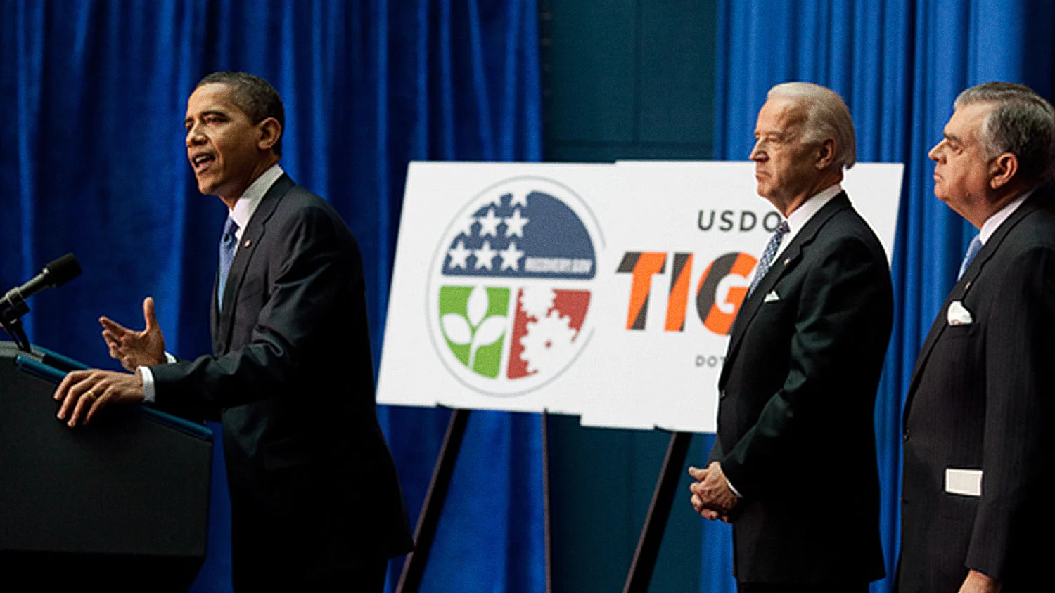 President Obama Unveils New Logos Designed by Mode Project