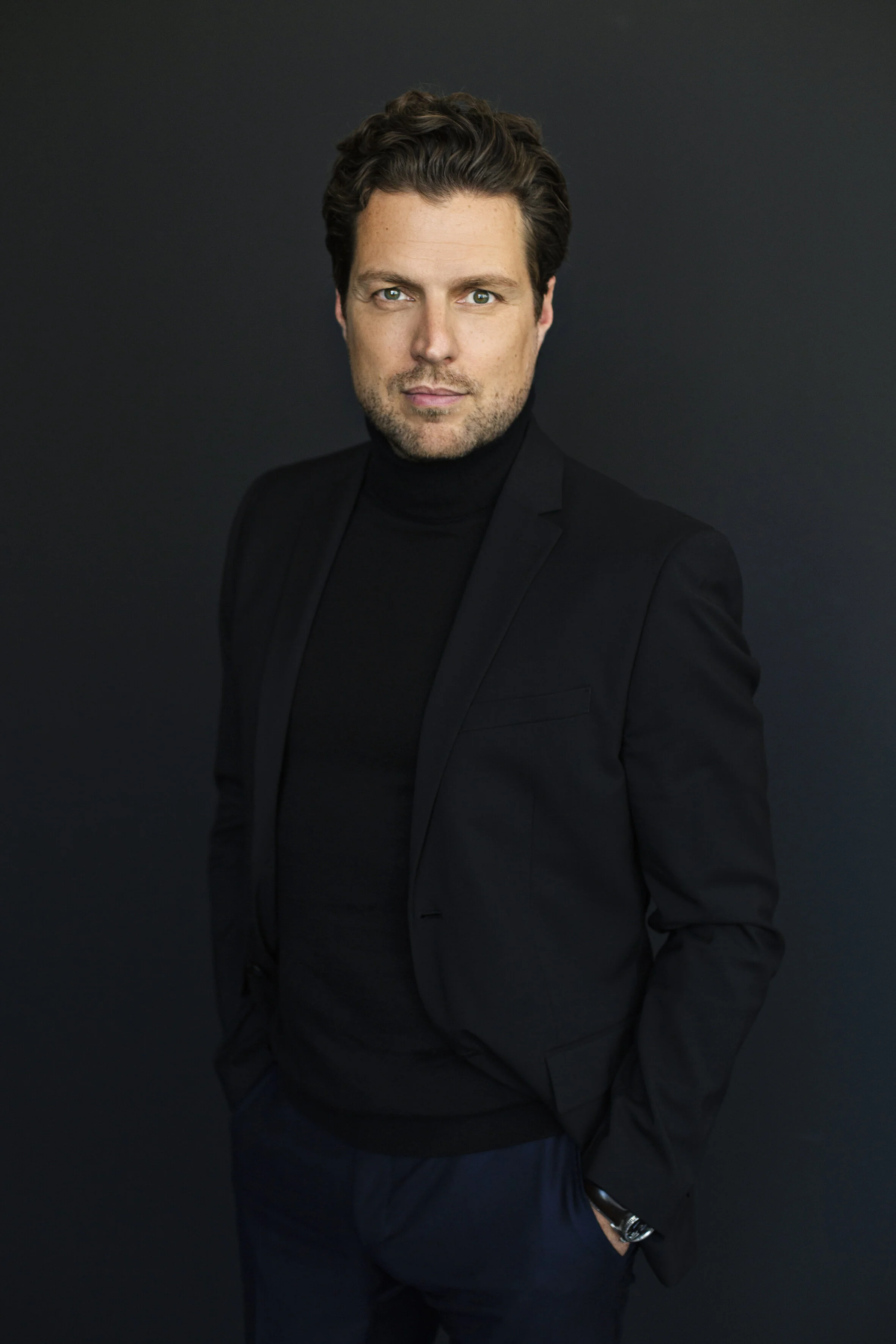 CONTEMPORARY PORTRAIT | HOME