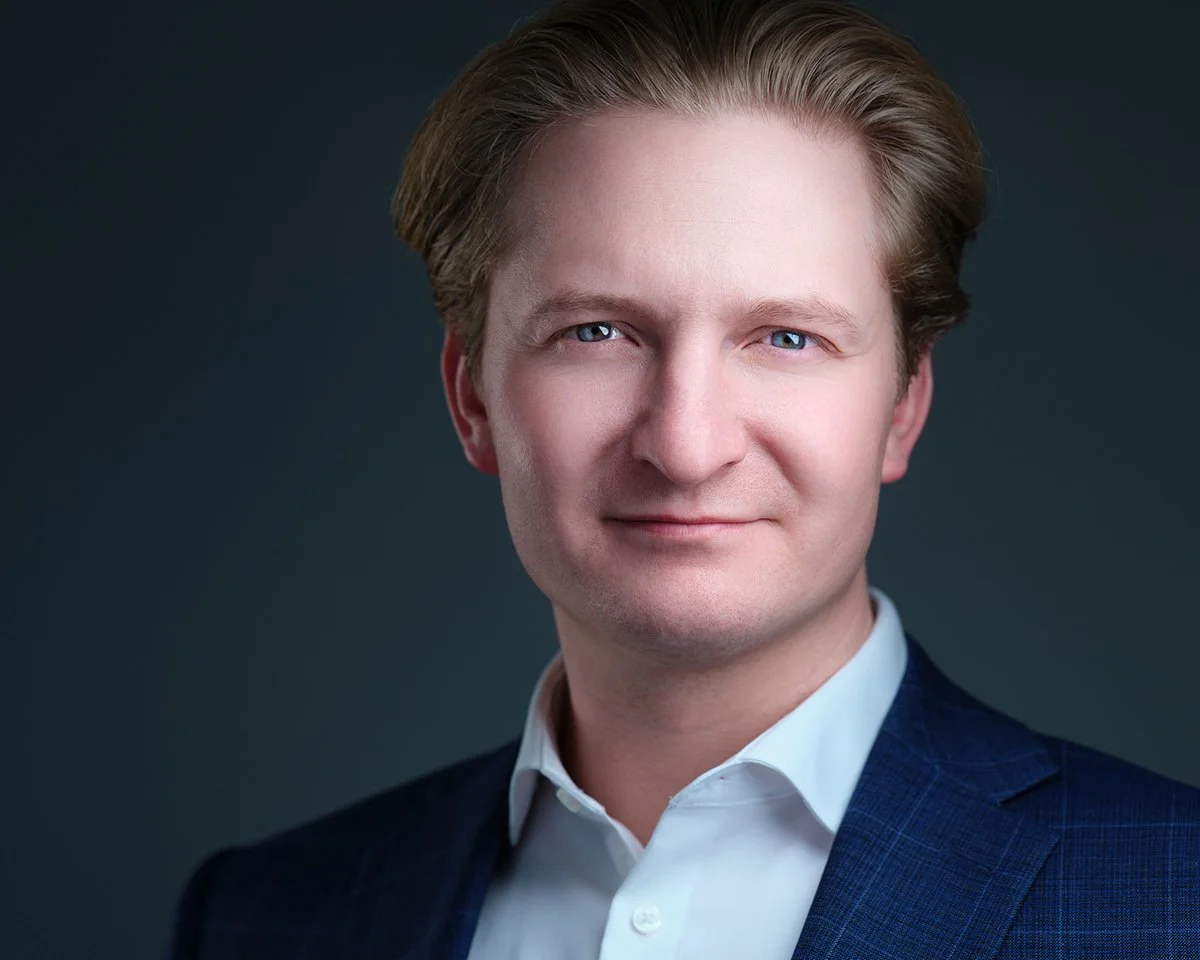 Professional Headshot Photographer | Sheboygan, WI - Book Now - Express ...