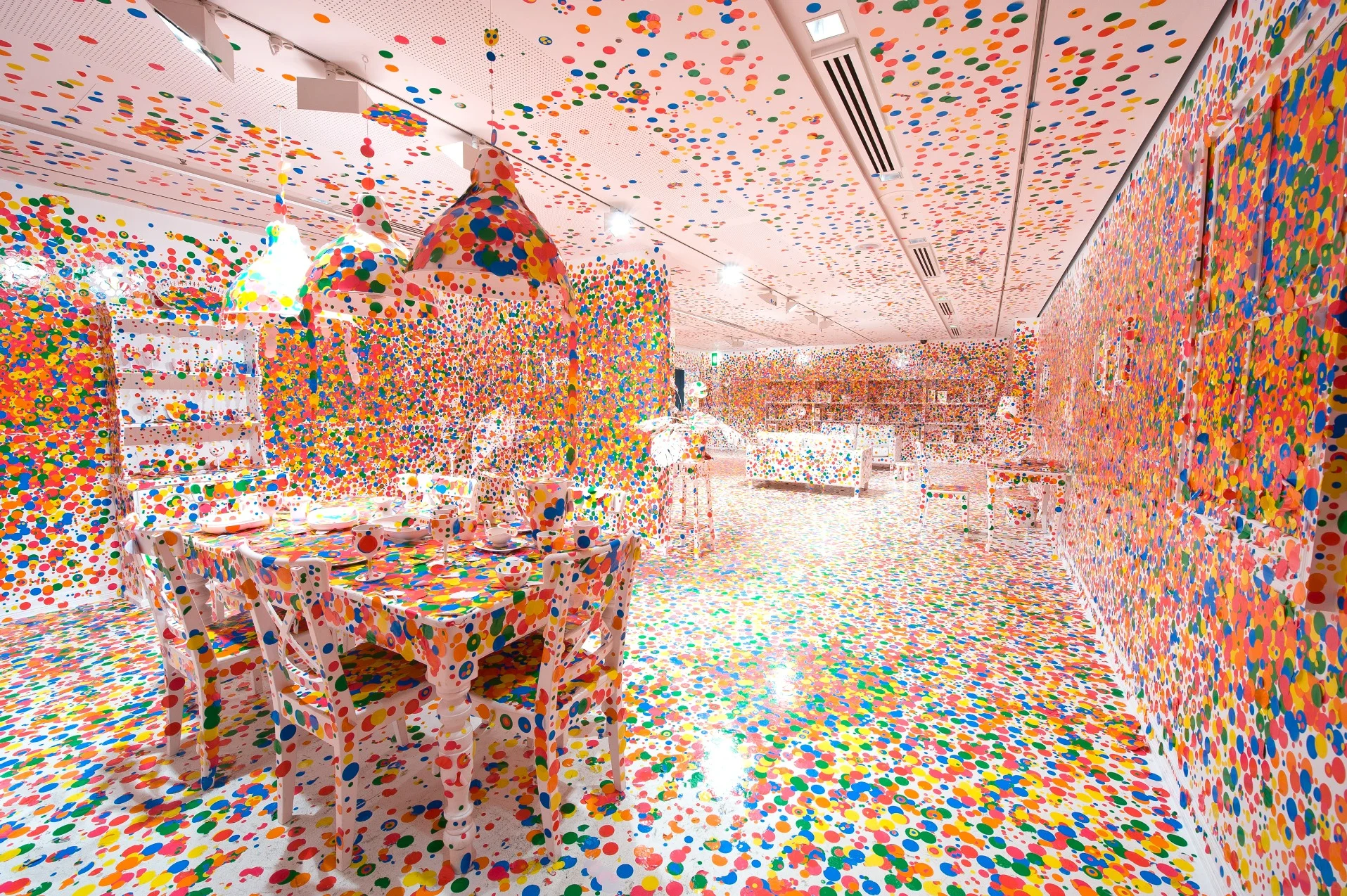 “Yayoi Kusama: Infinity Mirrors”, tra zucche e pois multicolore ...