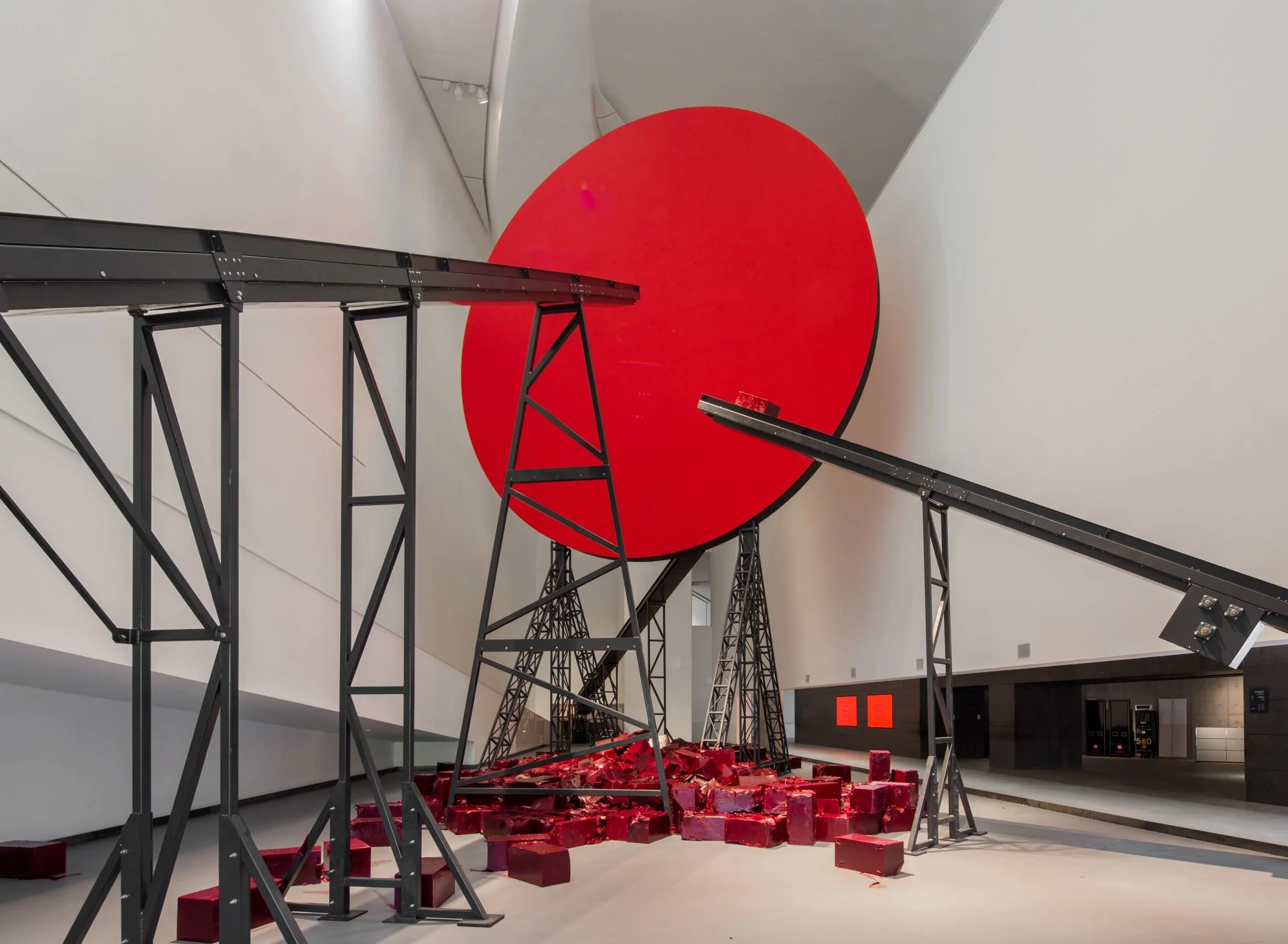 Destierro di Anish Kapoor un buldozer blu oltremare a Pechino — ARTBOOMS