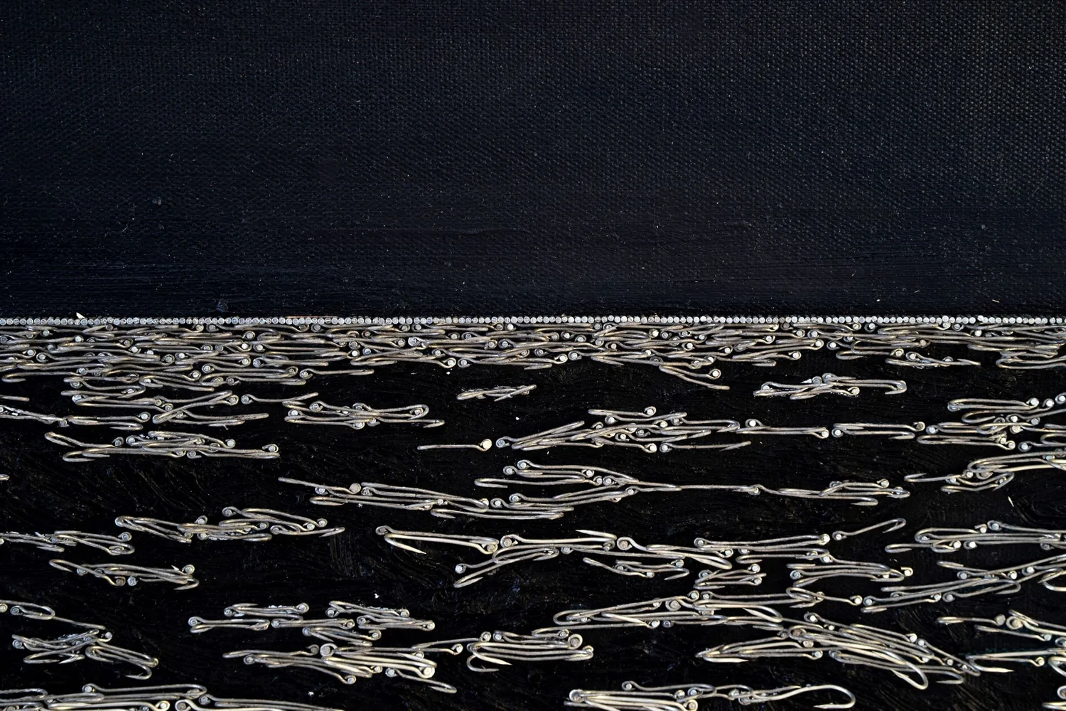 Yoan Capote l'artista che dipinge il mare inchiodando ami da pesca ...