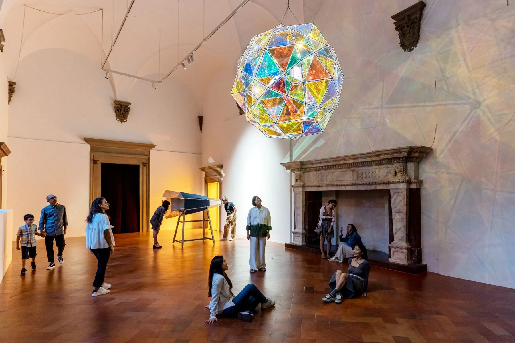 Come macro coralli ed enormi meduse le installazioni luminose di Adela ...