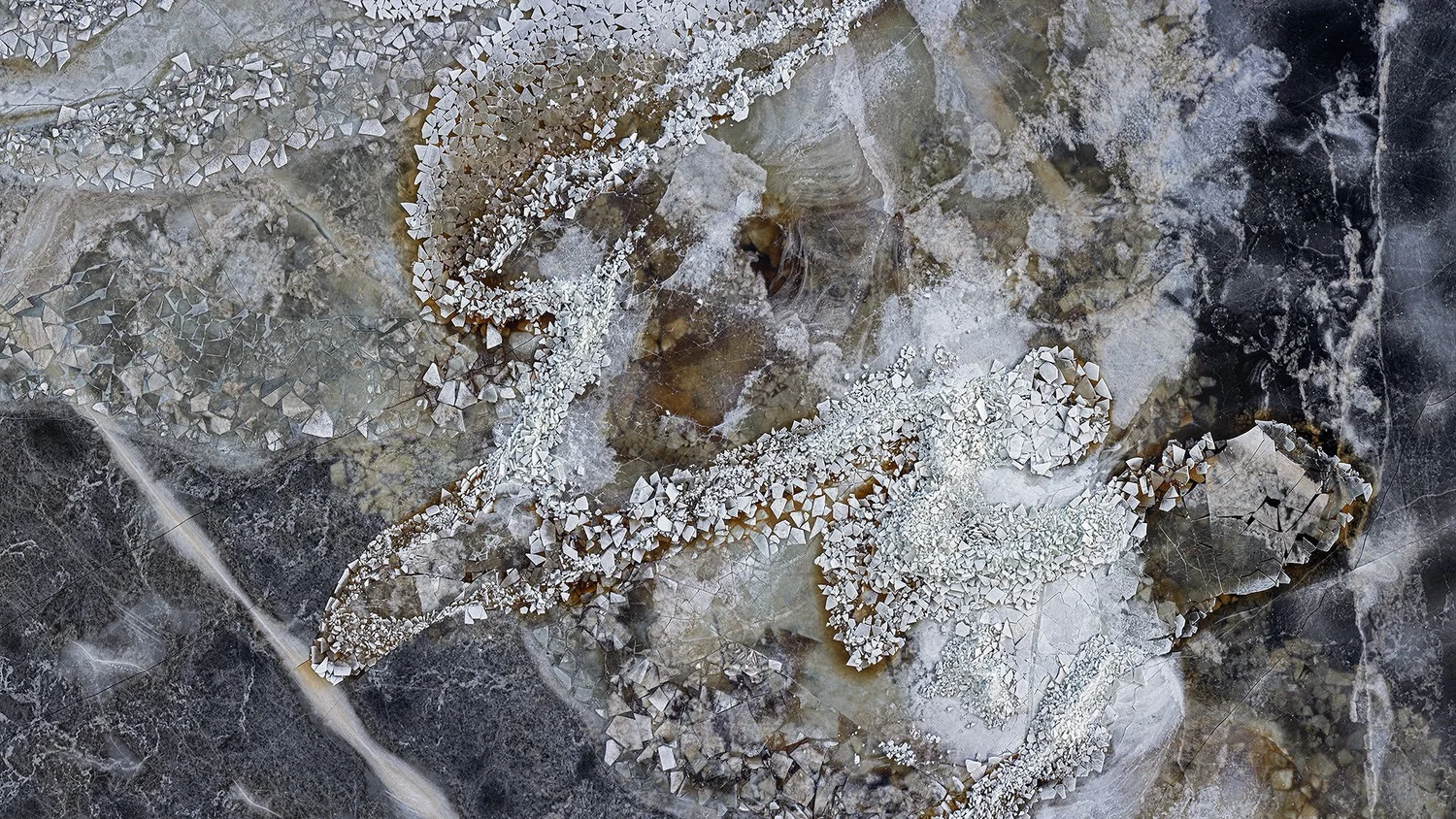 Il ghiaccio del Mar Baltico nella fotografia di Bernhard Lang — ARTBOOMS