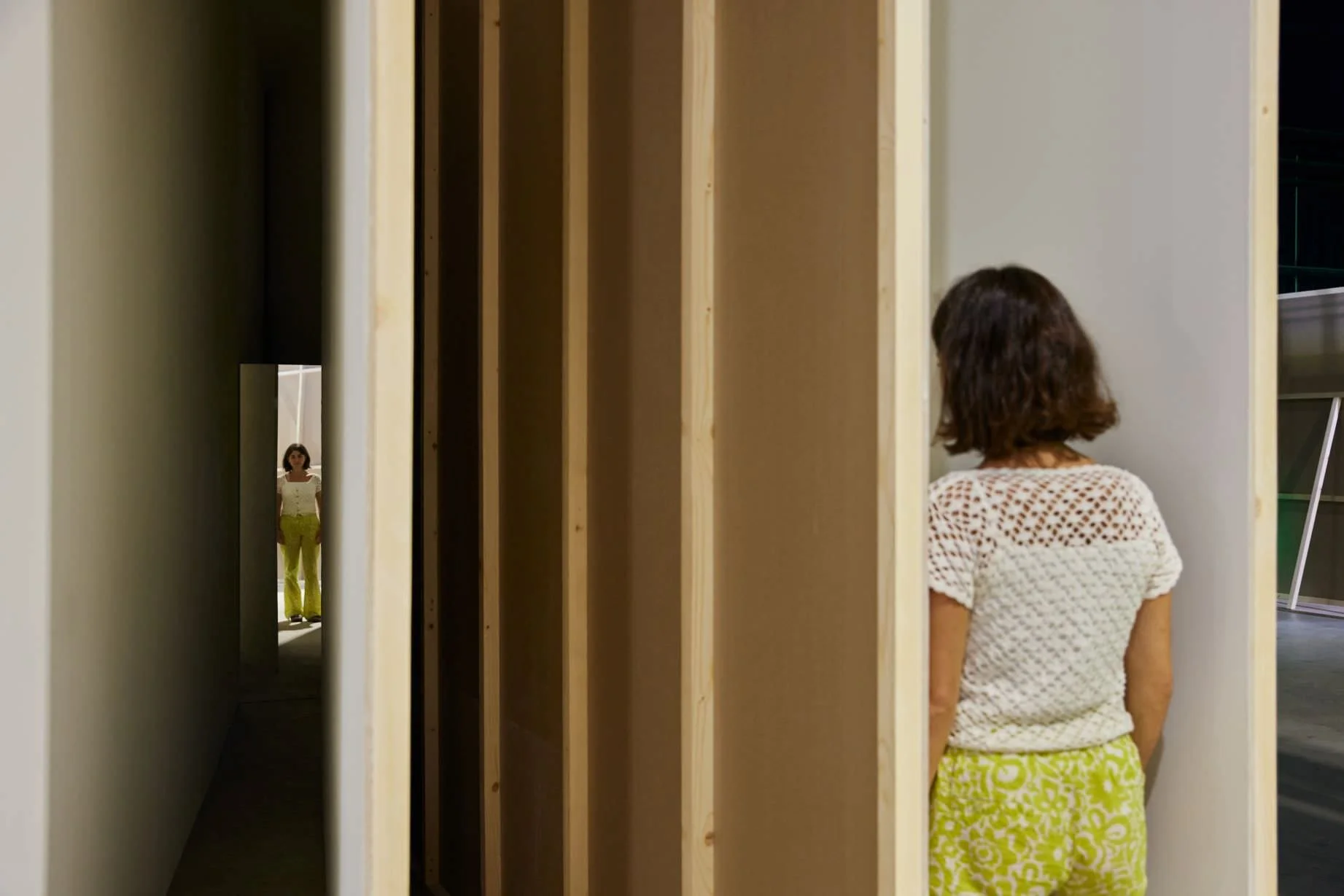 Neons Corridors Rooms | Tutti i corridoi di Bruce Nauman — ARTBOOMS