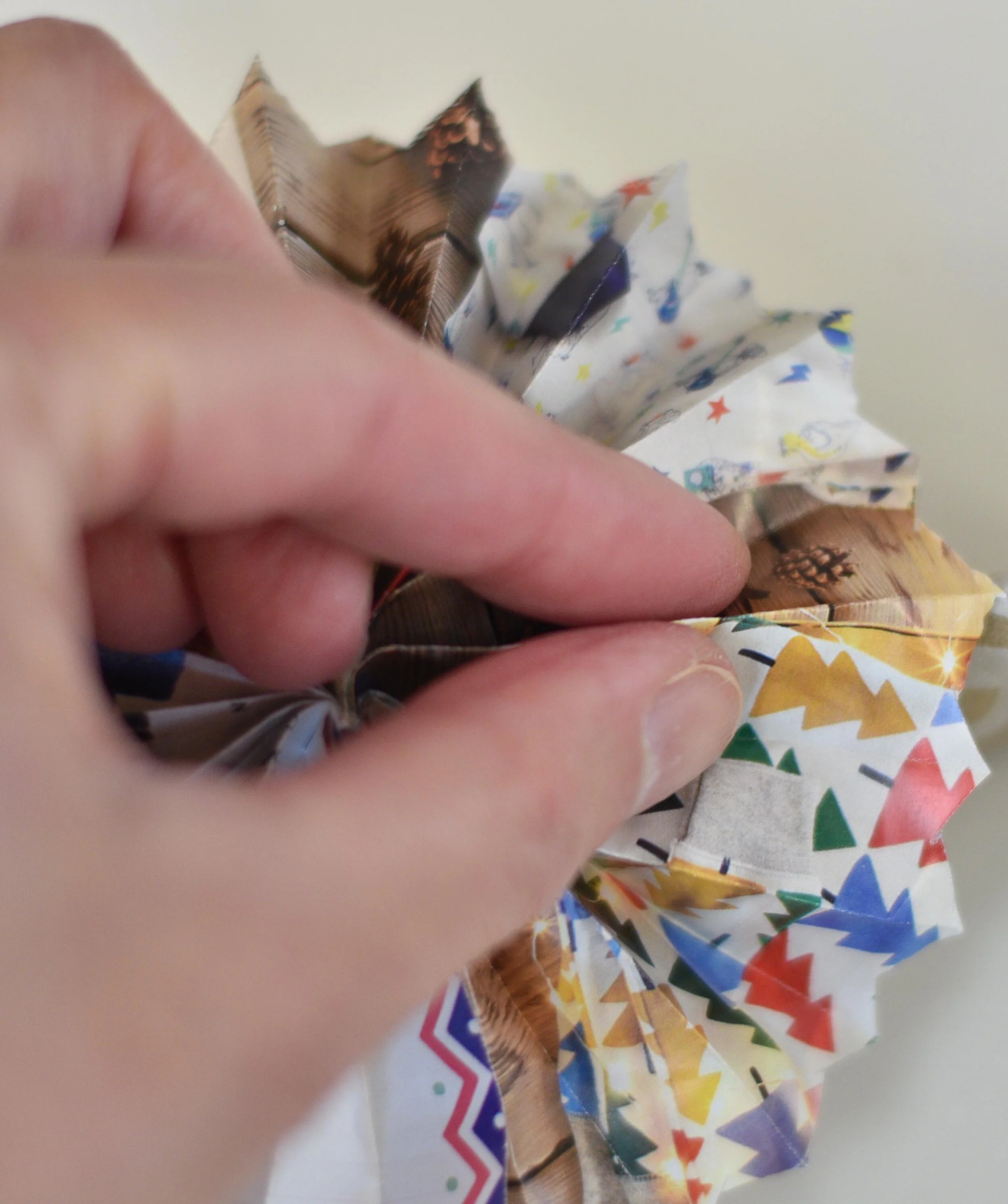 Catalog Stars! Recycle catalogs into star decorations for Christmas and ...