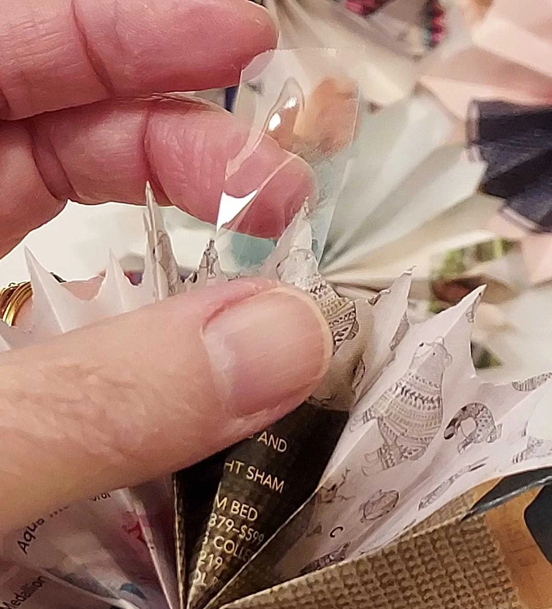 Simple beautiful garland made with paper stars! Takes minutes to make ...