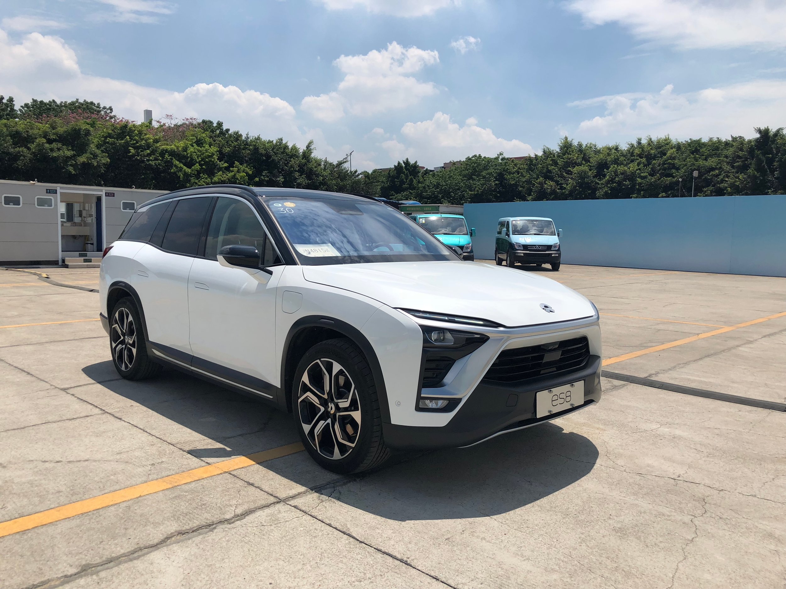 Off-Ramp: We drive the 643 HP electric NIO ES8 SUV! (Leasehackr Exclusive) — LEASEHACKR