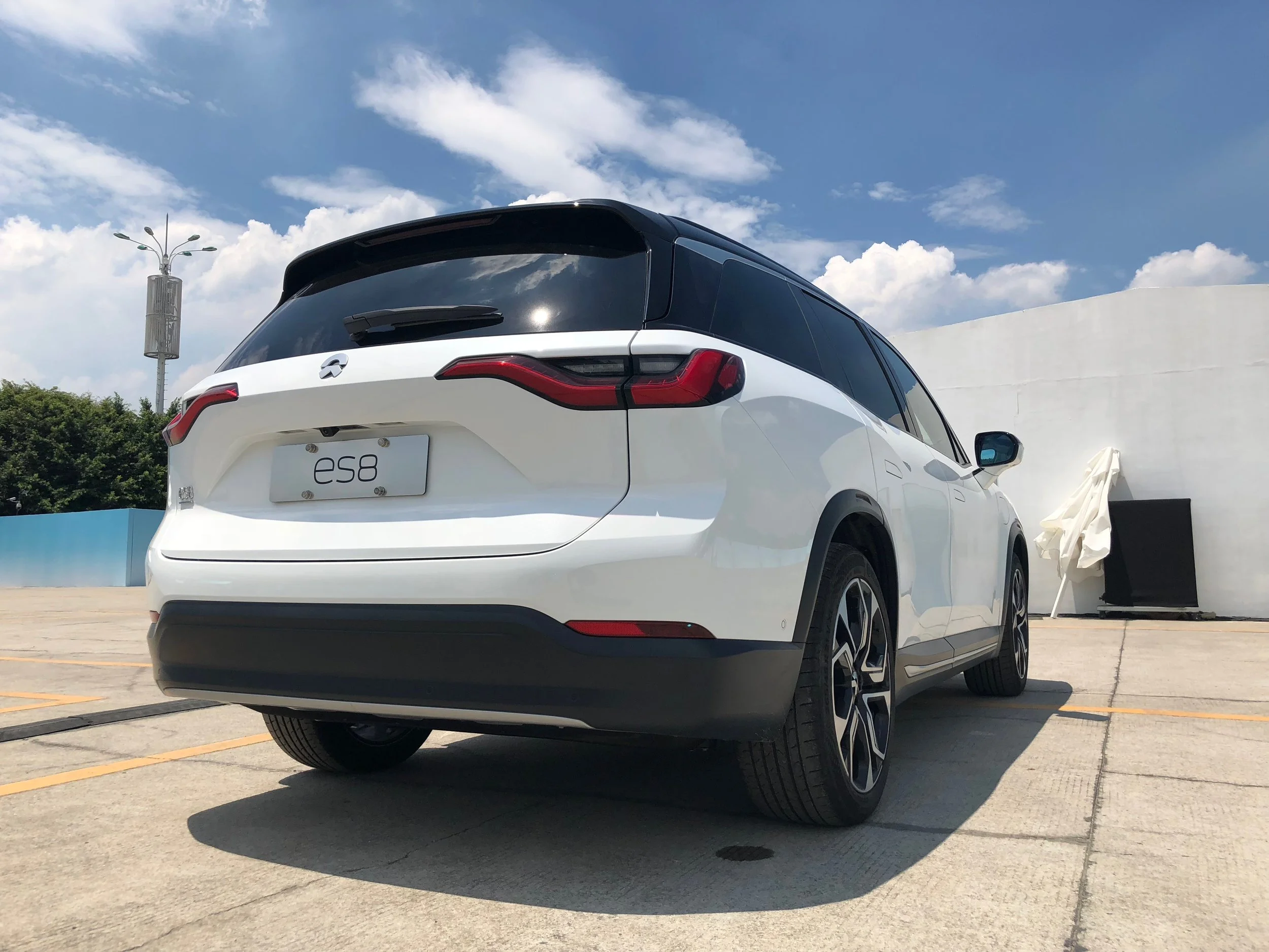 Off-Ramp: We drive the 643 HP electric NIO ES8 SUV! (Leasehackr ...