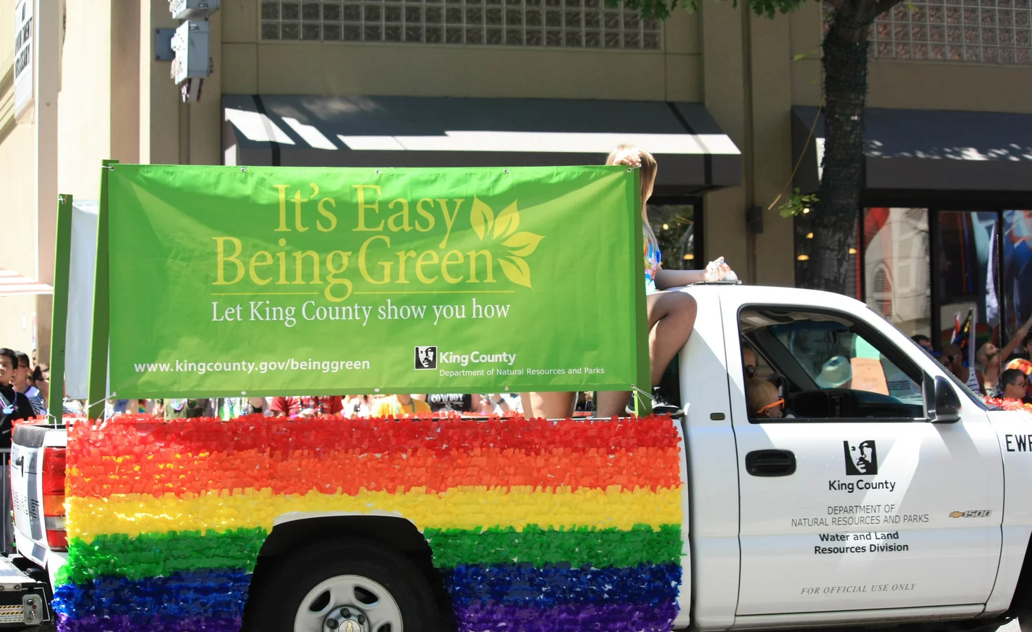 Decorating A Pickup Truck For Parade | Shelly Lighting