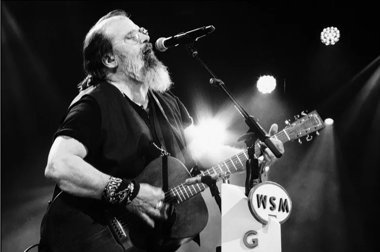 Bio — Steve Earle