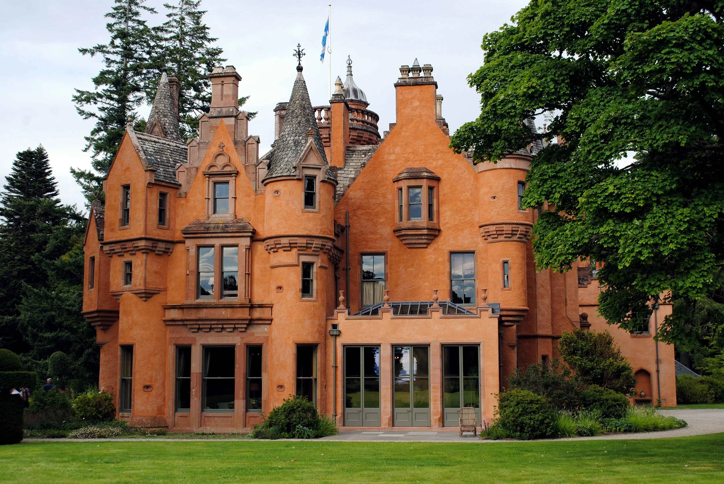 Kishorn Heritage - Aldourie Castle and Estate — Tradstocks