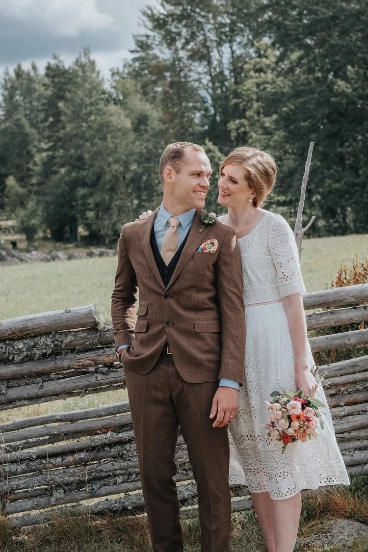 Lantlig bröllop: Emma + Adam