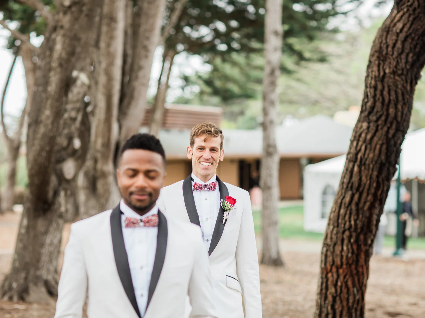 Känslosamt Utomhusbröllop: Mark + Darin