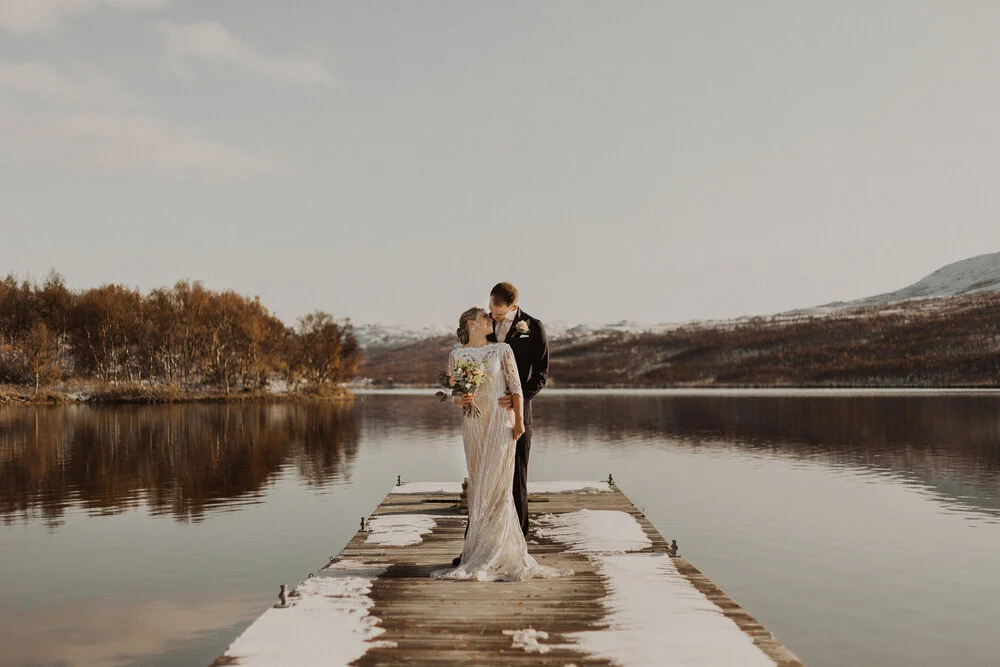 Elegant Destinationsbröllop i Rustik Lada: Sam + Molly