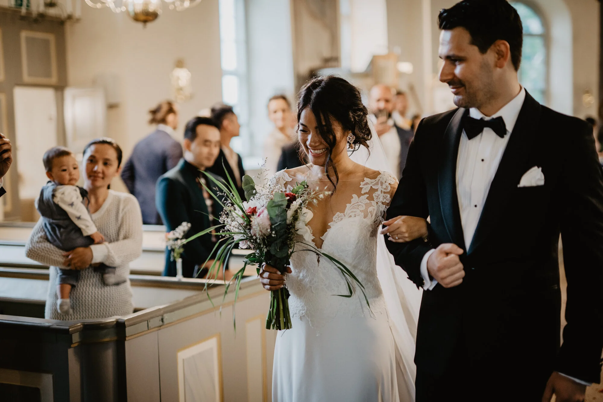 Naturnära Junibröllop Med Fest i Lada: Anna + Darko