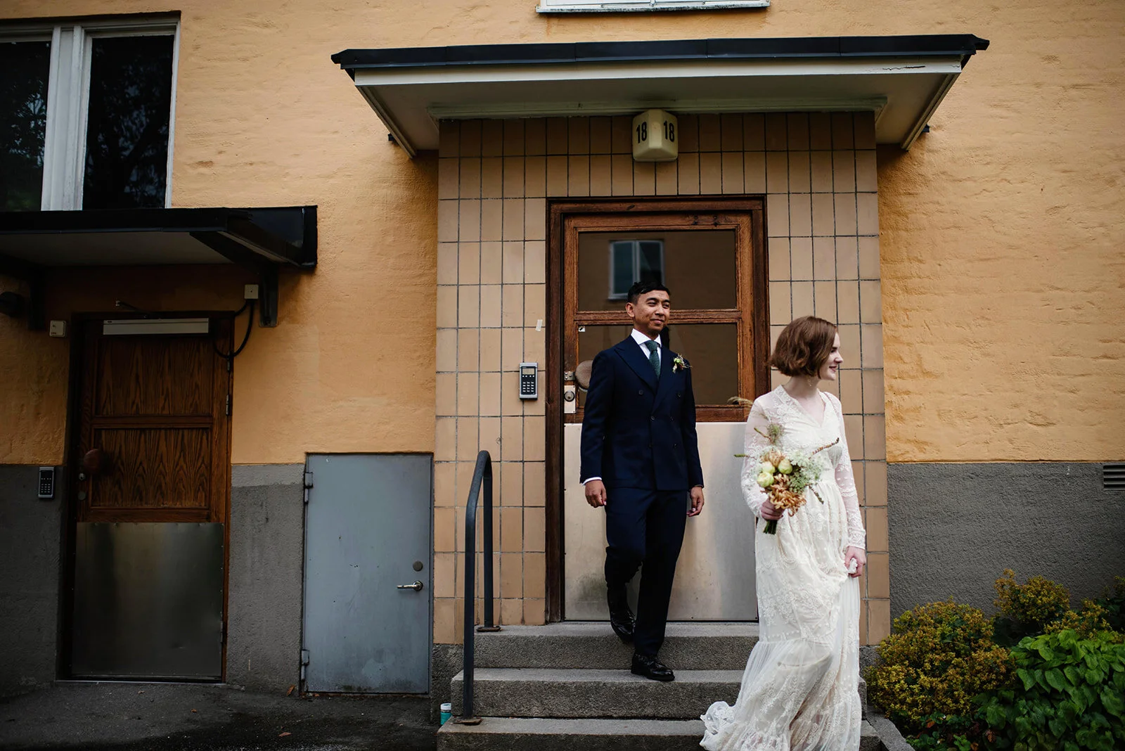 En kombination av trädgårdsbröllop och stadsbröllop: Malin + Alex