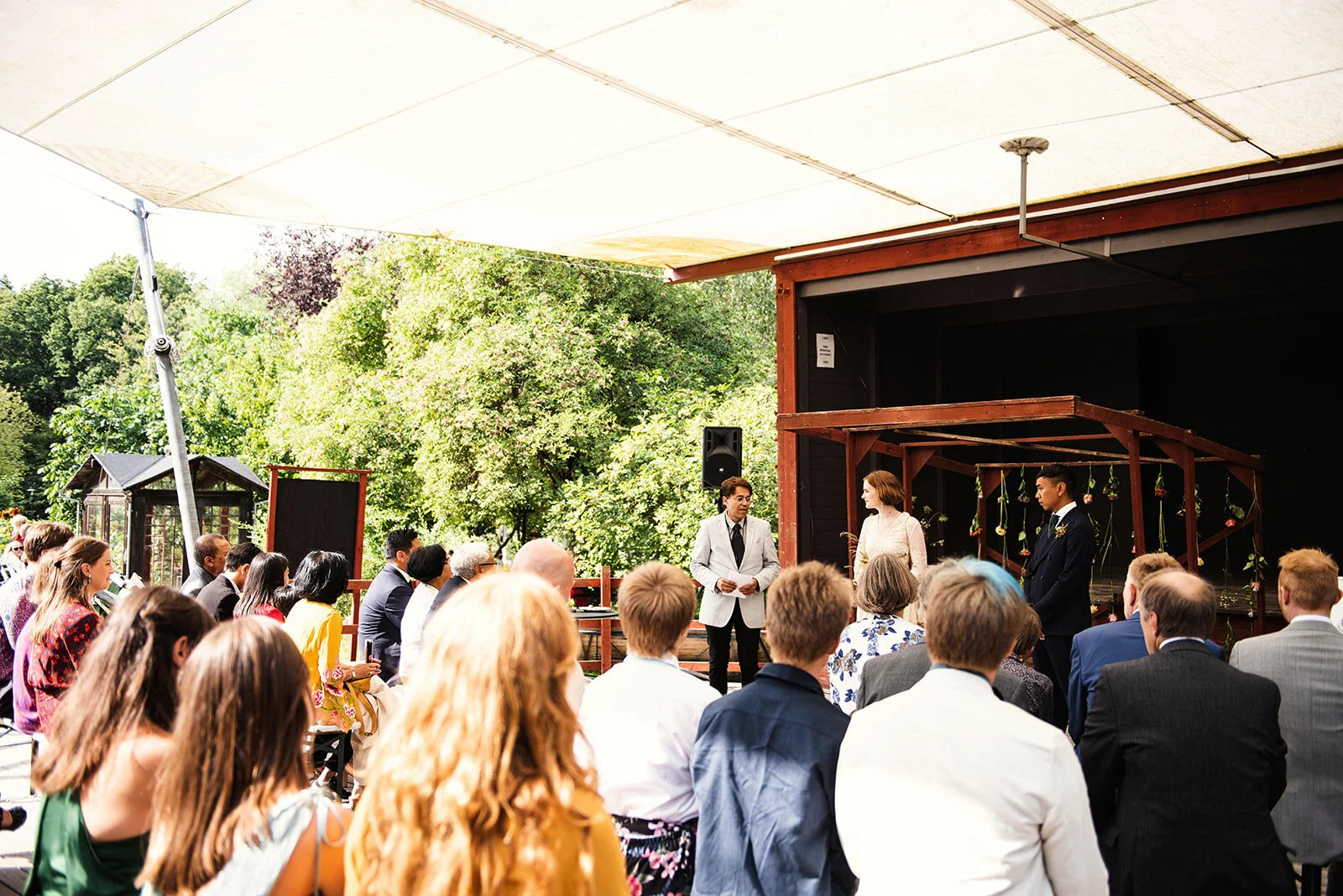 En kombination av trädgårdsbröllop och stadsbröllop: Malin + Alex