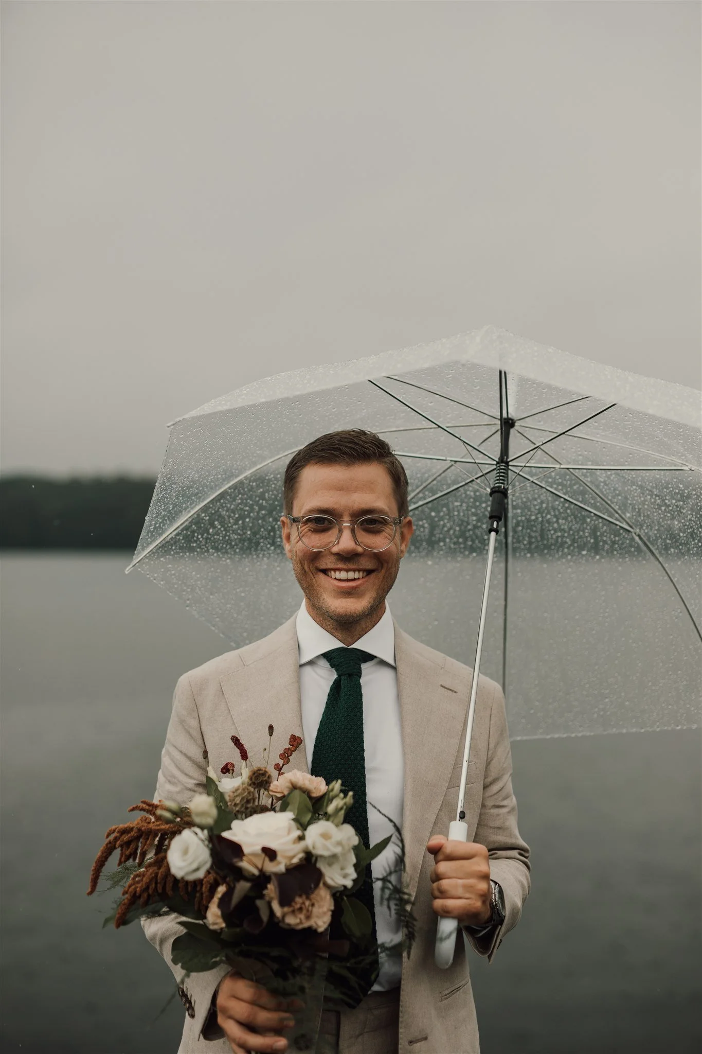Lantligt Septemberbröllop Med Vigsel Och Fest I Lada: Amanda och Martin