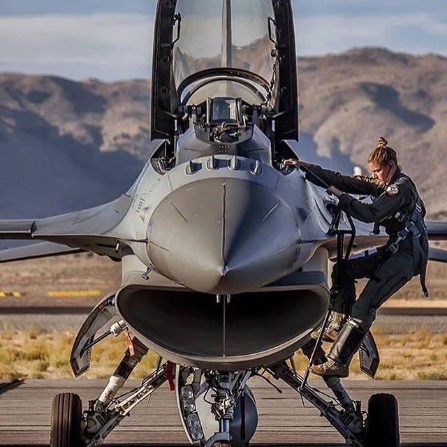 Meet Zoe Kotnik: F-16 Viper Demo Pilot — Airshow News