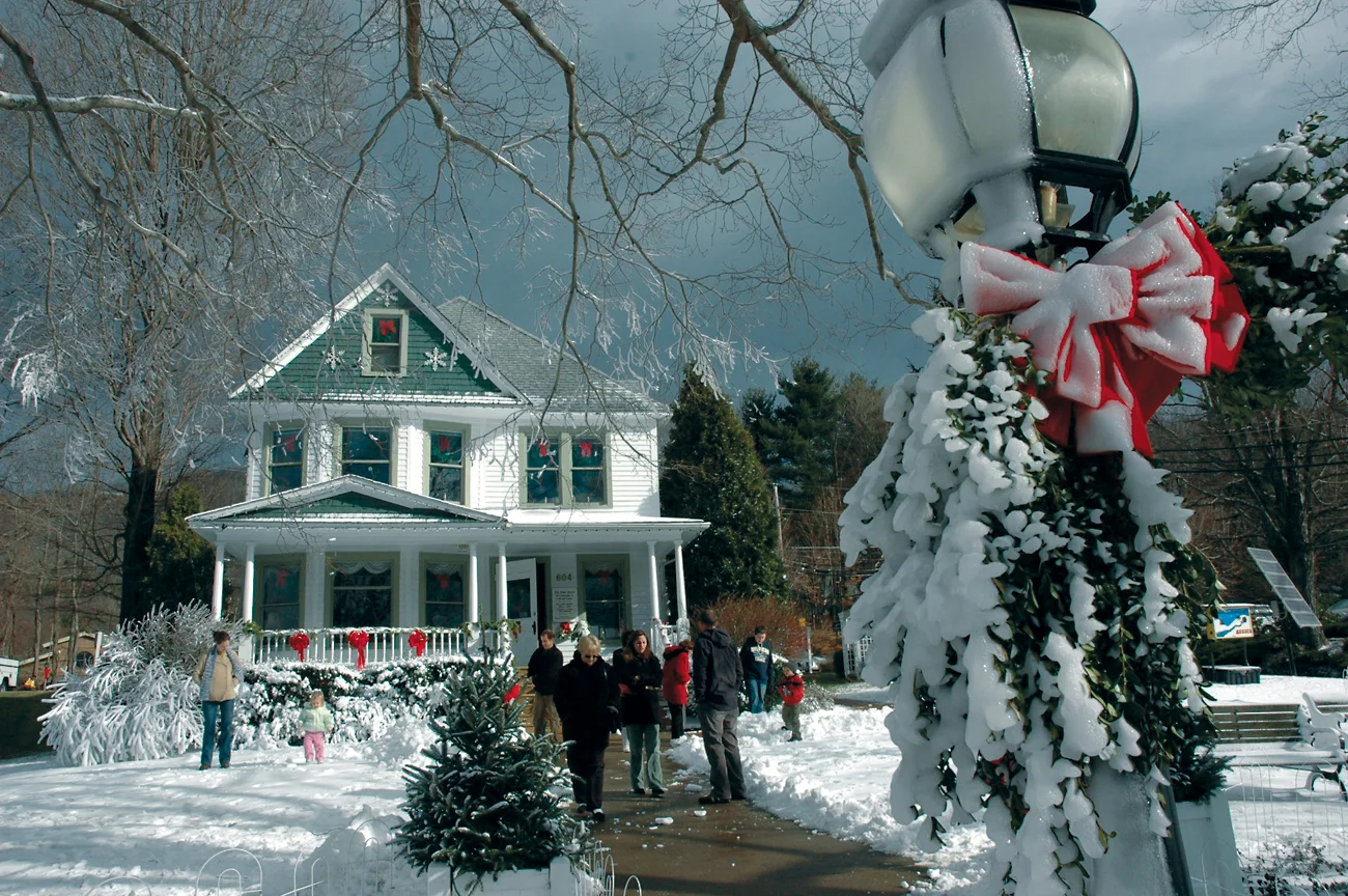 Holiday Parade — Town of Boone Jones House