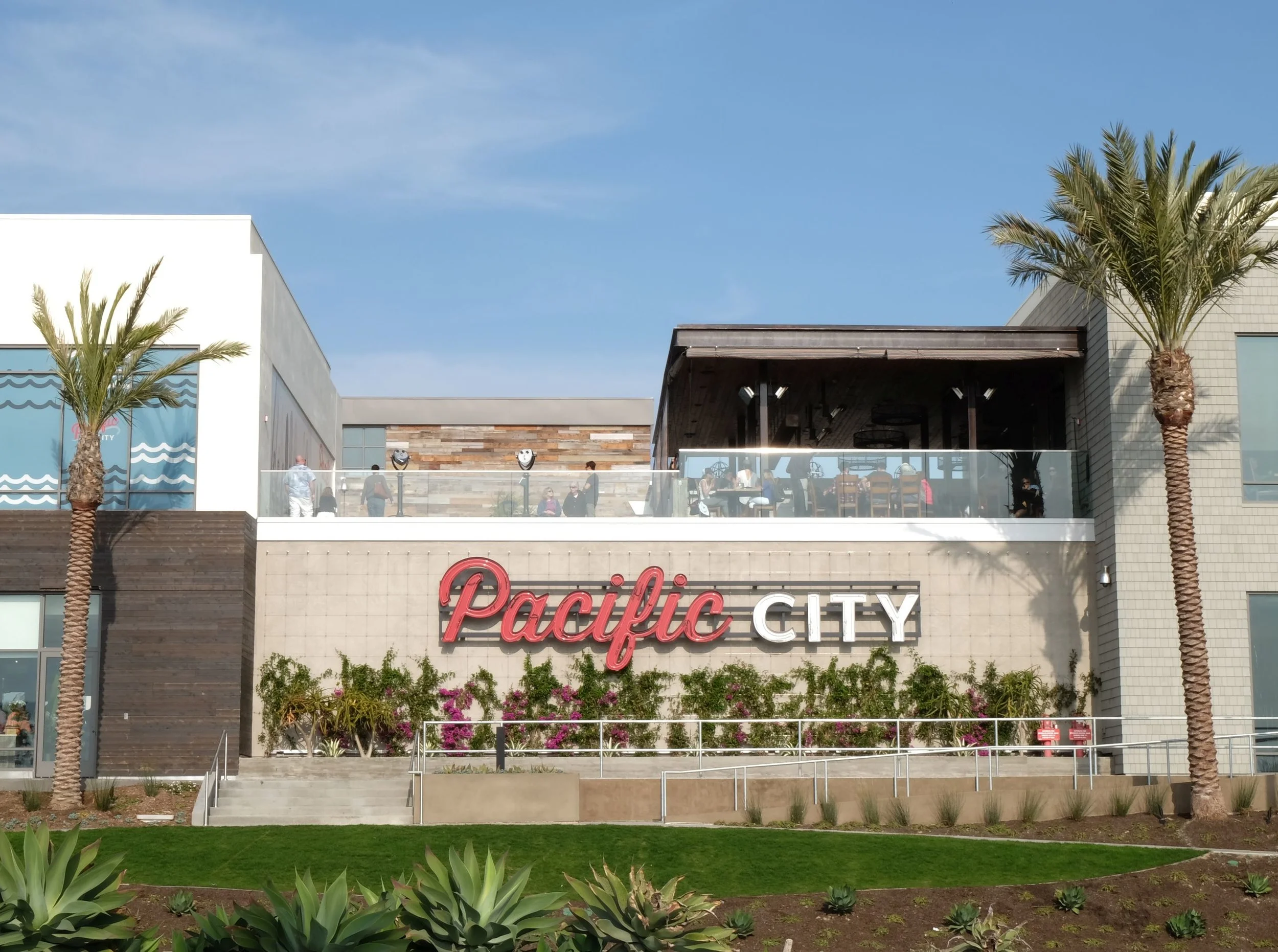 Are Dogs Allowed At Pacific City Huntington Beach