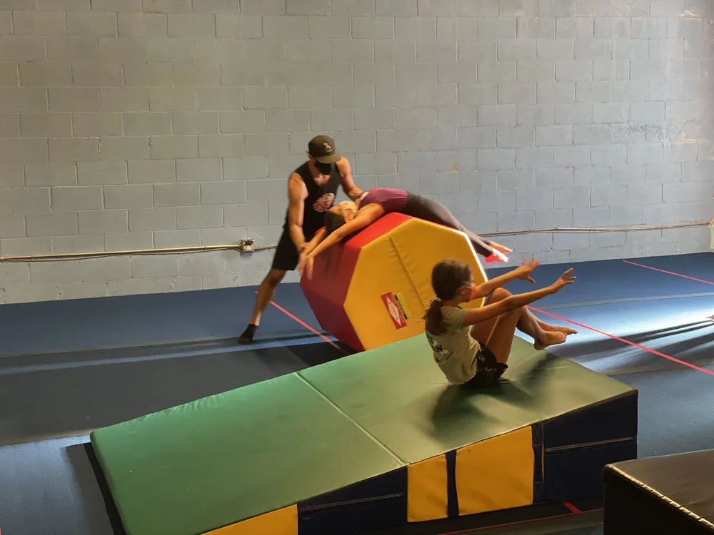 Cirque Kids — Cirque School