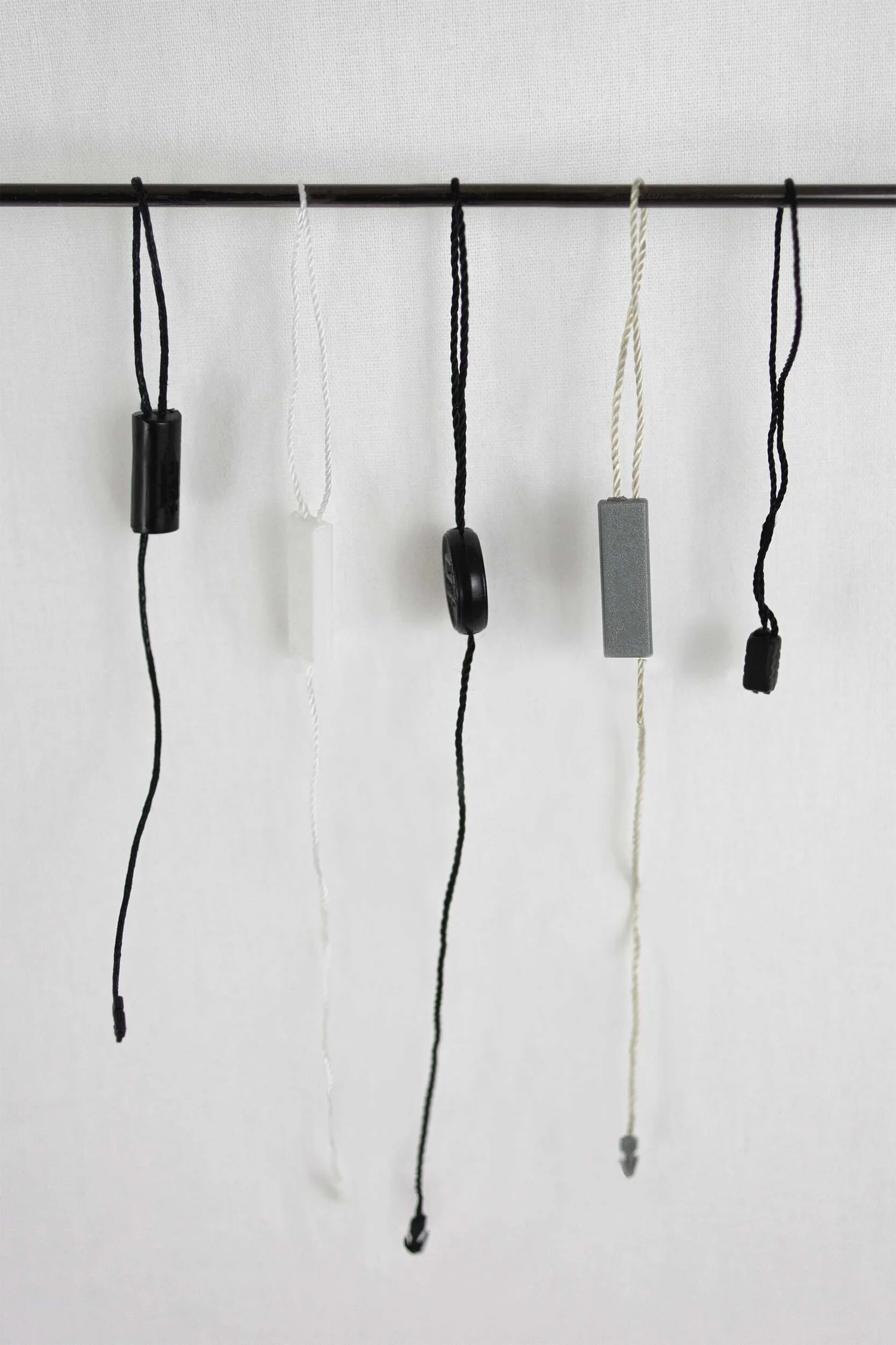 Strings & seals — Signs & Marks