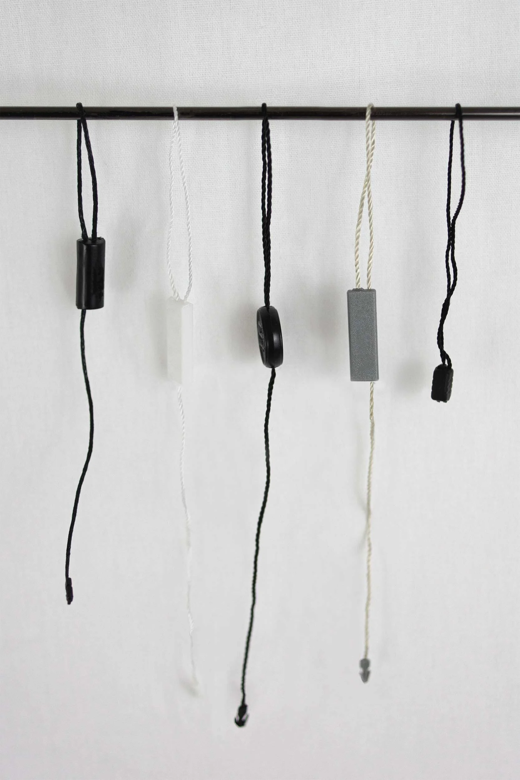 Strings & seals — Signs & Marks