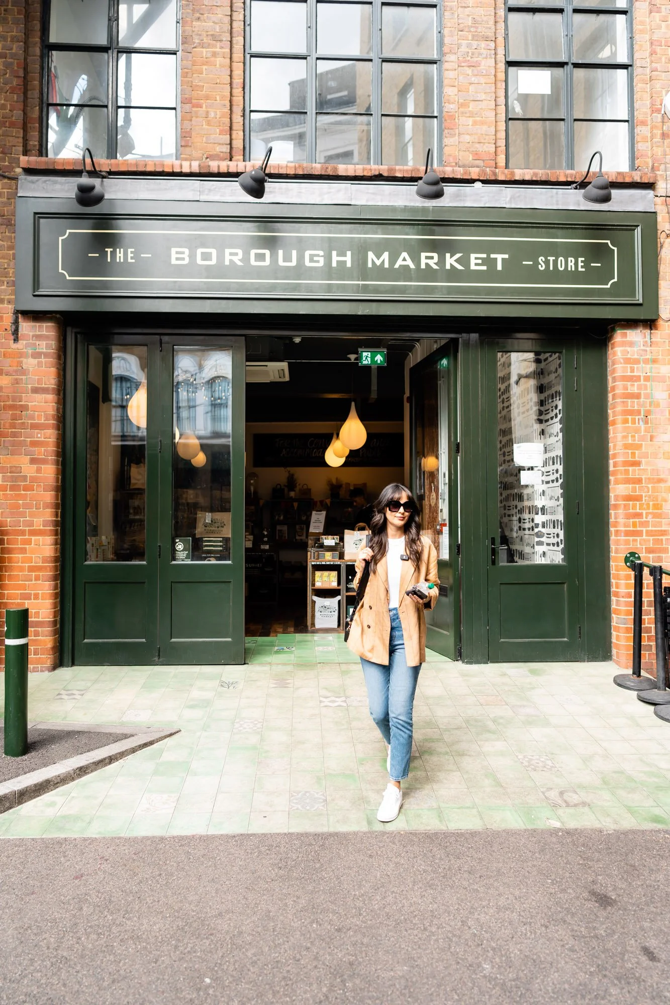 Tour of Borough Market on a Saturday in London, England - Travel Pockets