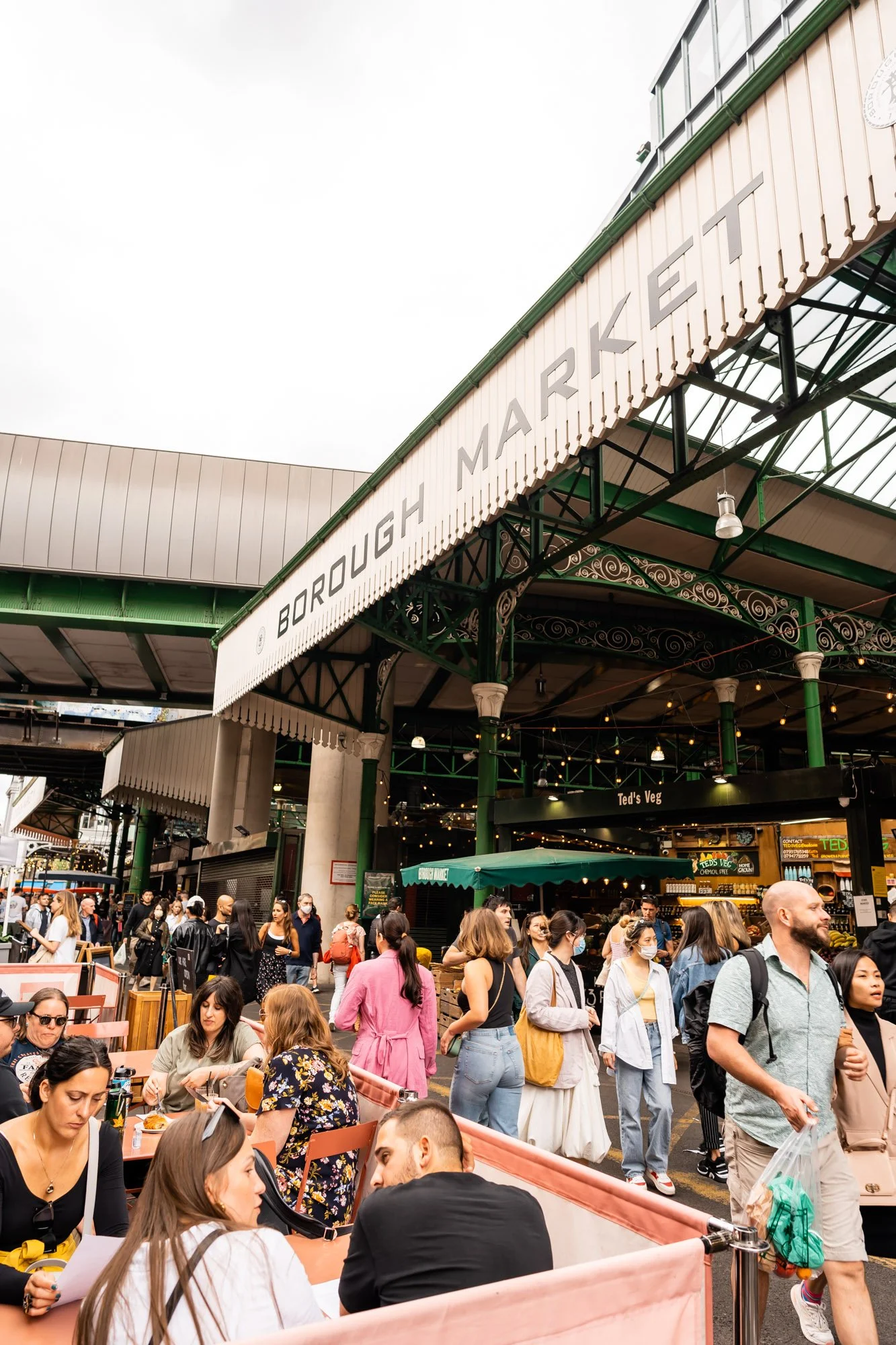 Tour of Borough Market on a Saturday in London, England - Travel Pockets