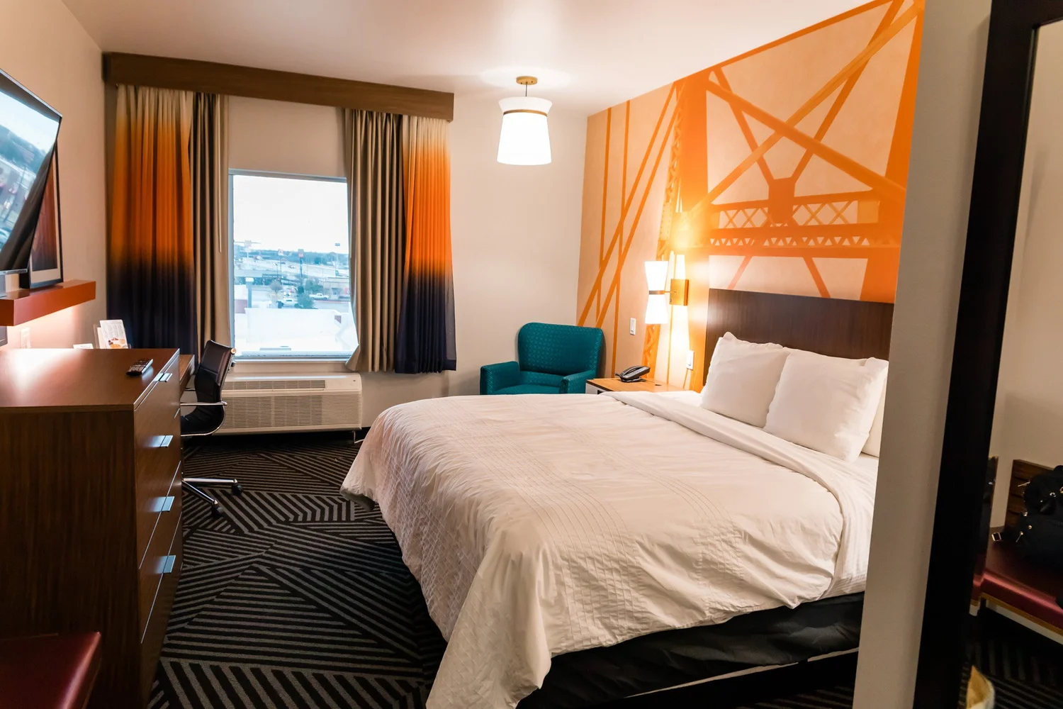 La Quinta Inn & Suites Waco Downtown - Baylor Hotel Review - Travel Pockets
