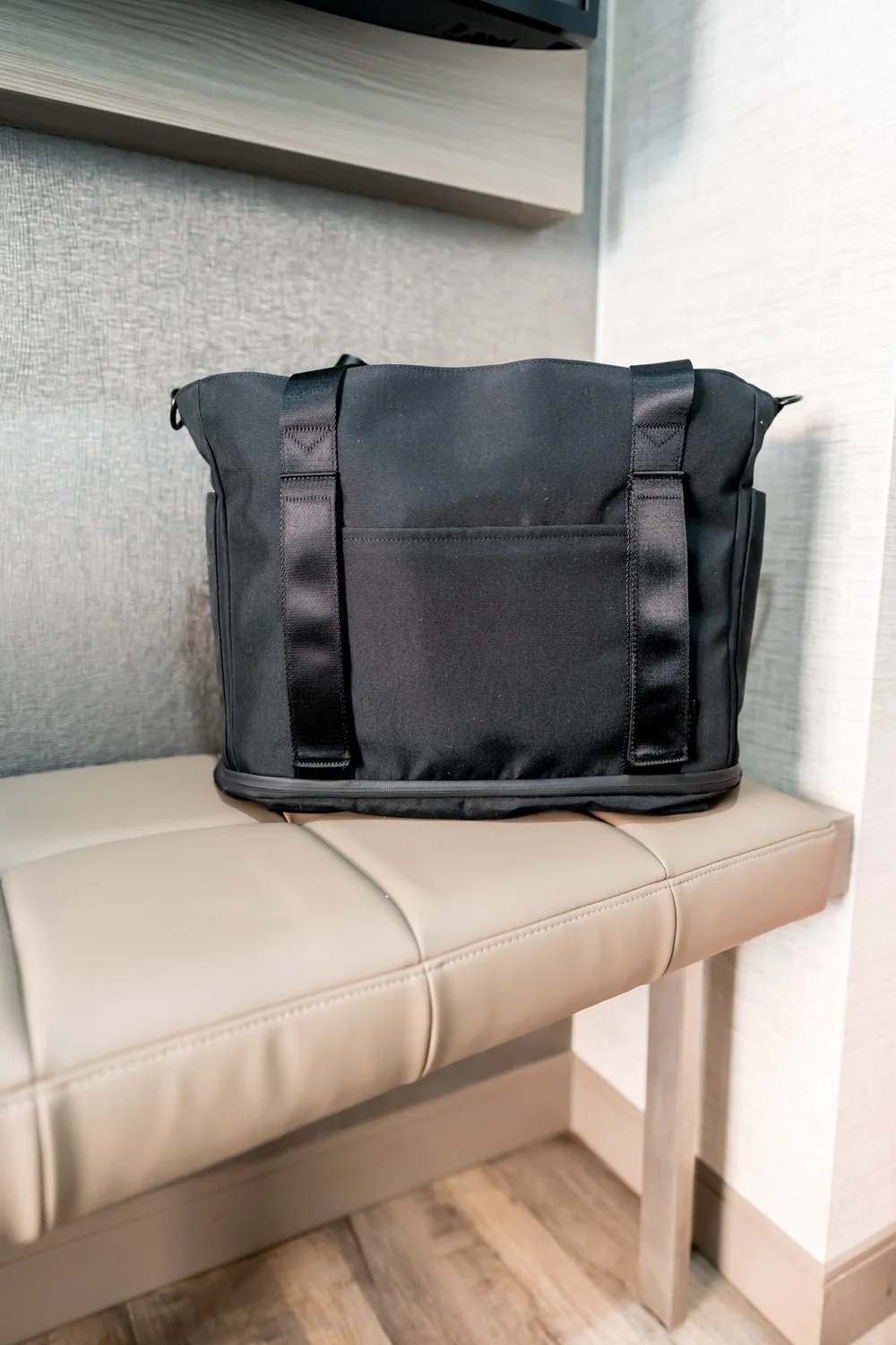 5 Stand out Features of the Catalina Supreme Tote Bag by Lo & Sons ...
