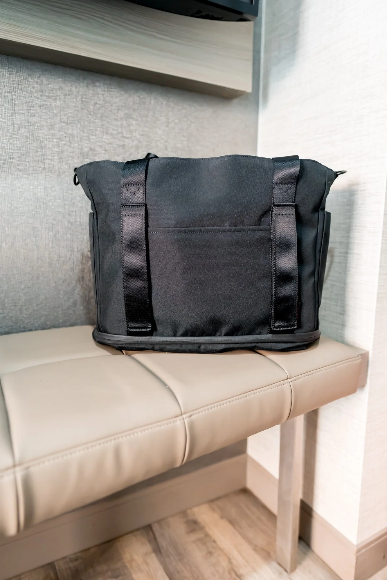5 Stand out Features of the Catalina Supreme Tote Bag by Lo & Sons ...