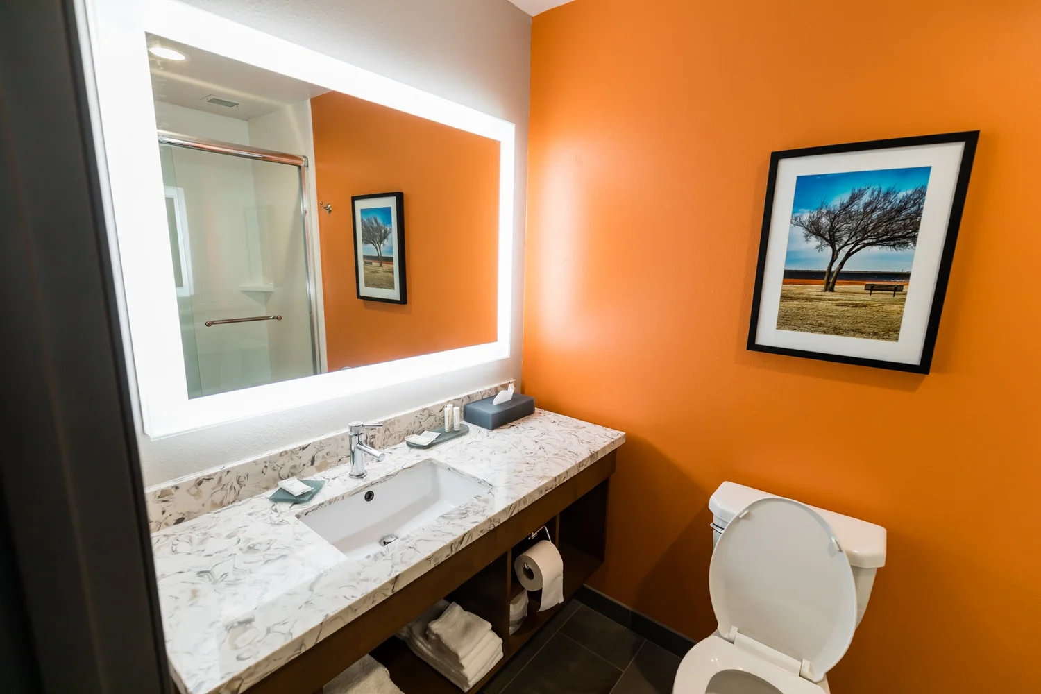 La Quinta Inn & Suites Waco Downtown - Baylor Hotel Review - Travel Pockets
