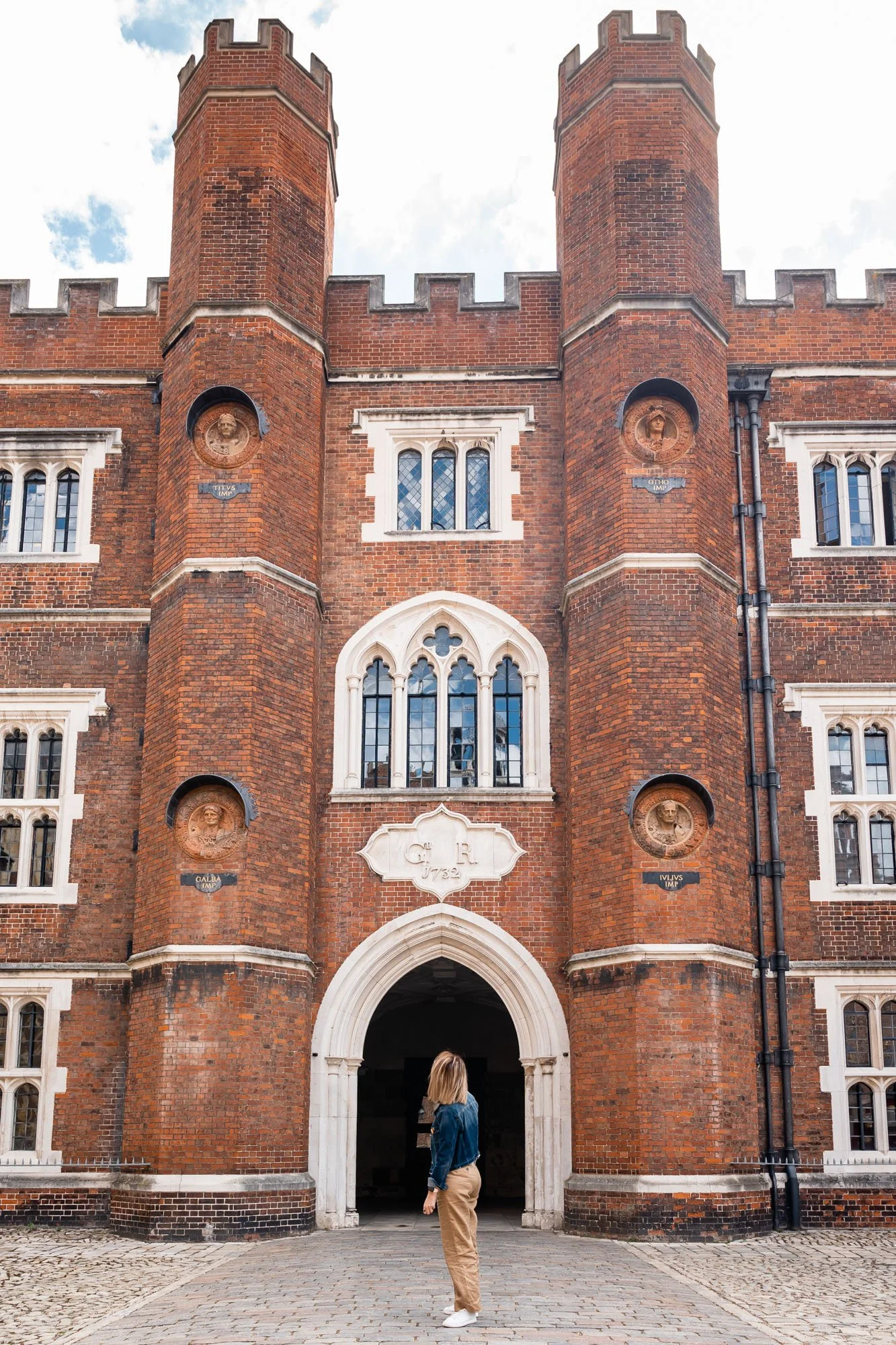 The Complete Guide to Visiting Hampton Court Palace from London ...