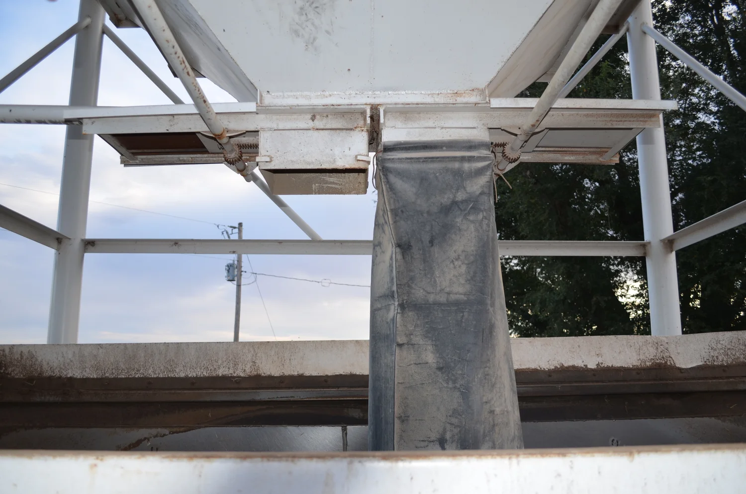 Overhead Bins — Bar 6