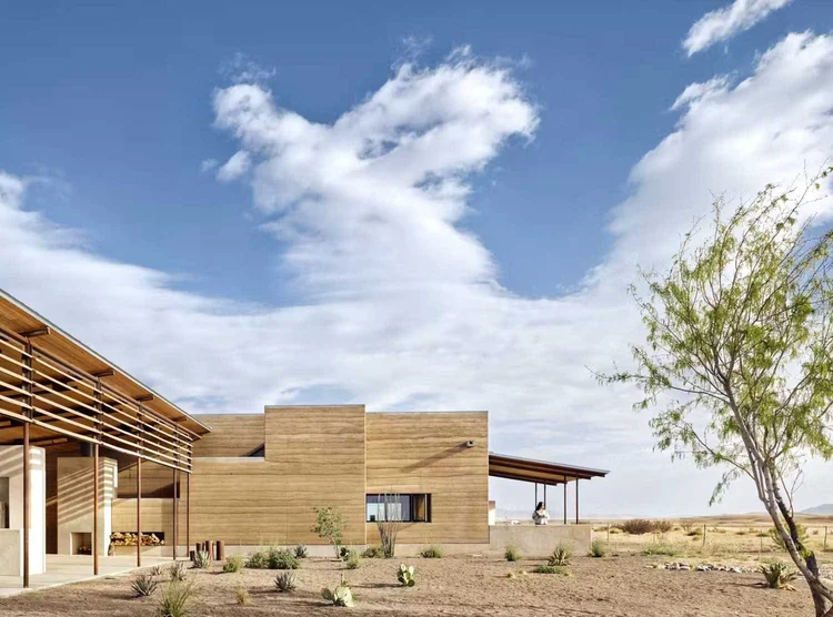 Monolithic Rammed Earth Walls Keep This House Insulated in the Desert ...