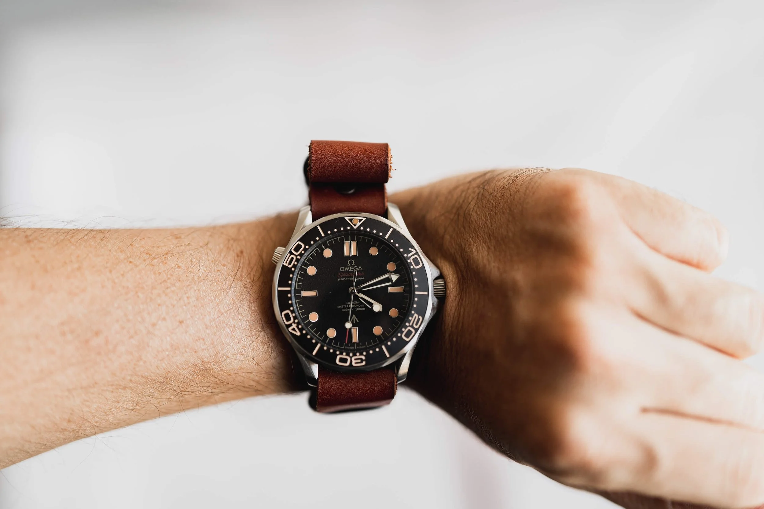 Seamless NATO Strap. Correa de cuero tipo NATO para reloj. — Lo Esencial