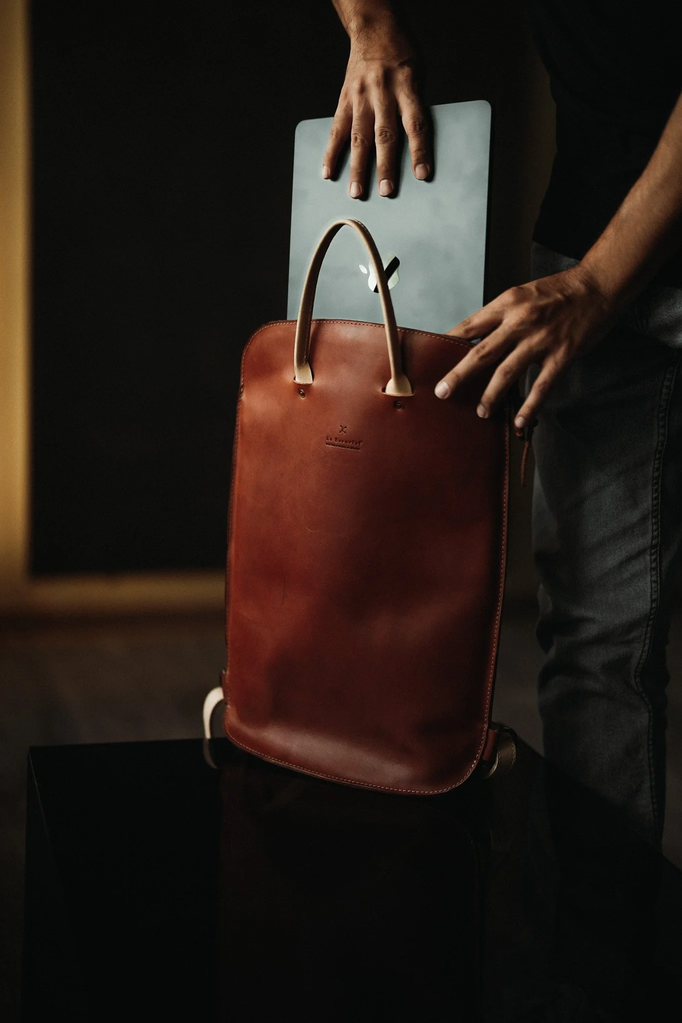 CASE Backpack — Lo Esencial