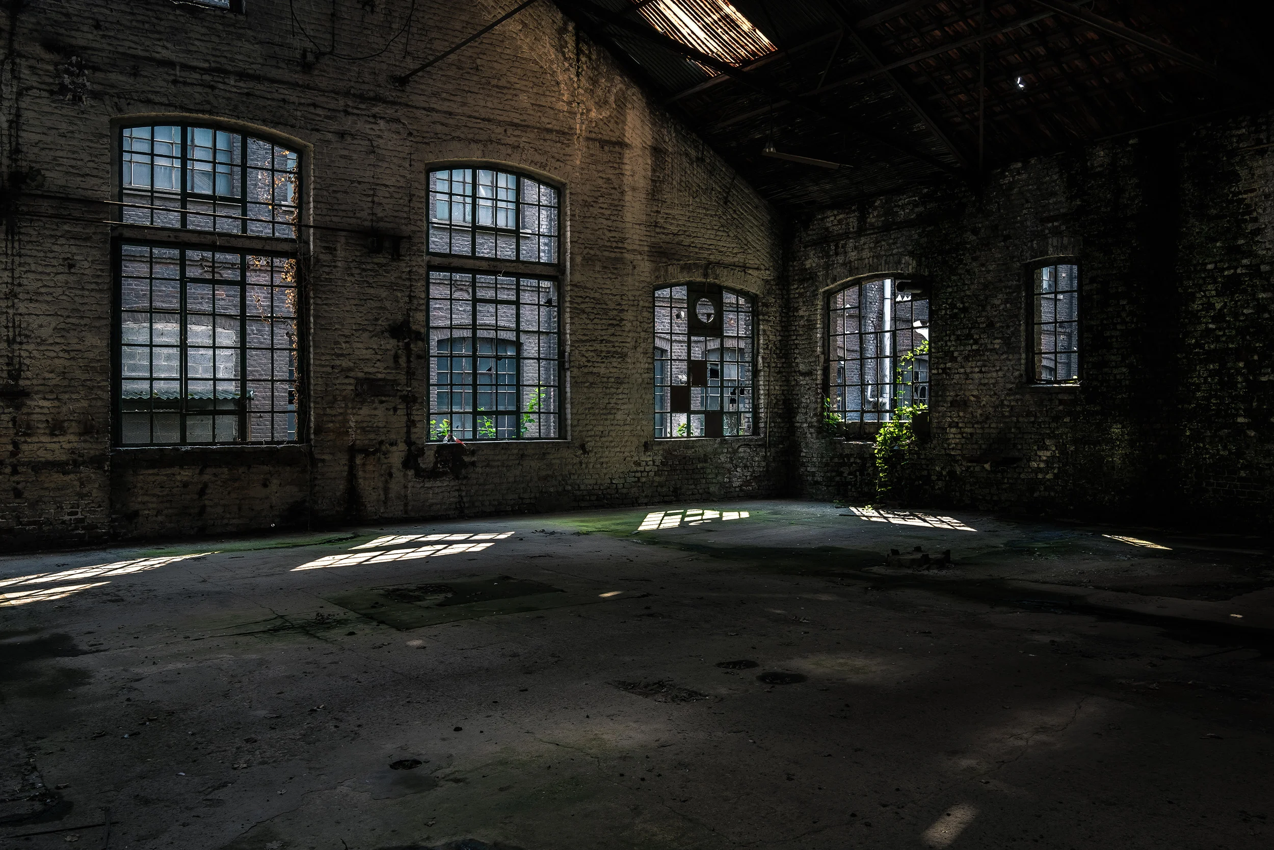 Broken to pieces - An urban exploration adventure — ROBERT DOELEMAN