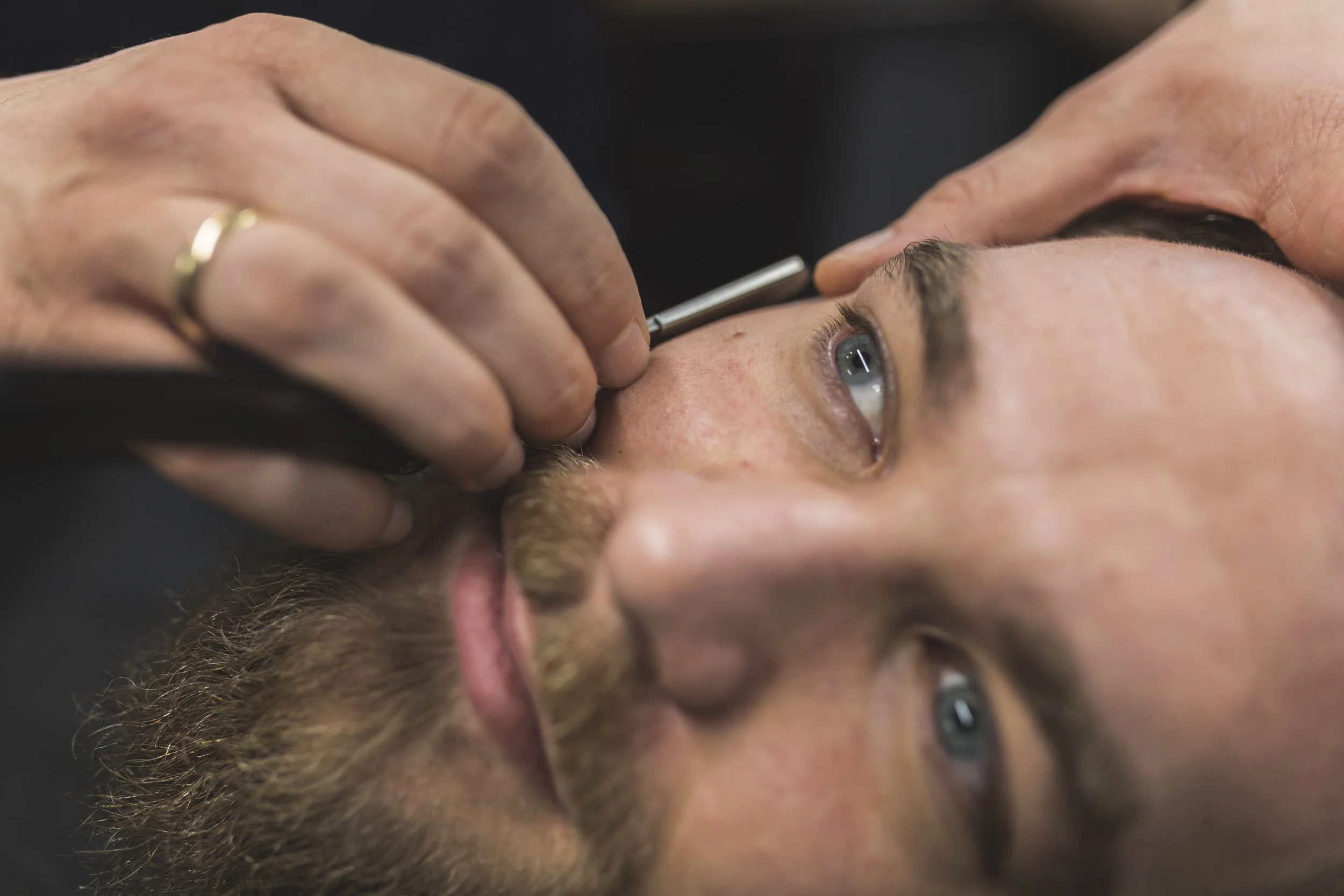Waxing Men's Eyebrows: A Comprehensive Guide to Waxing Men