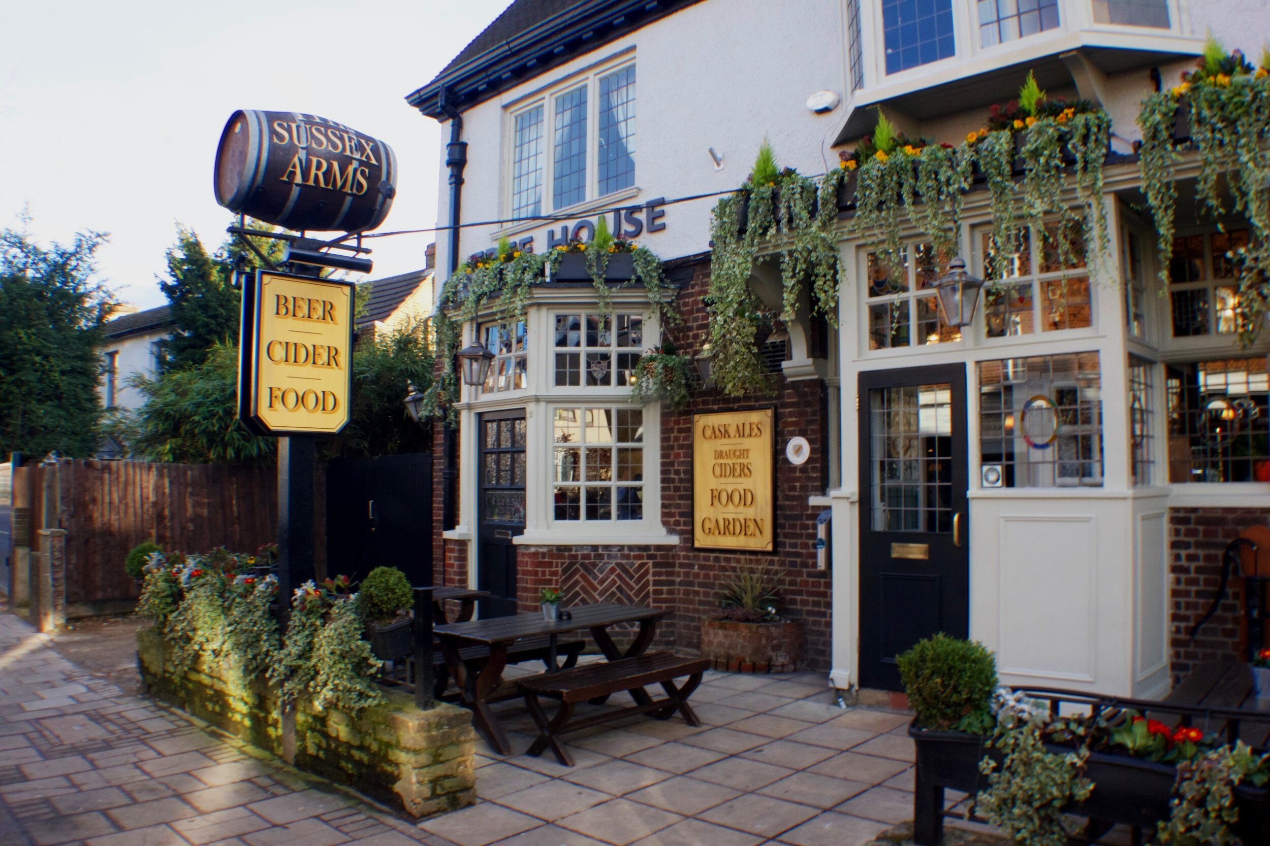 The Sussex Arms - Beer Garden & Real Ales in Twickenham