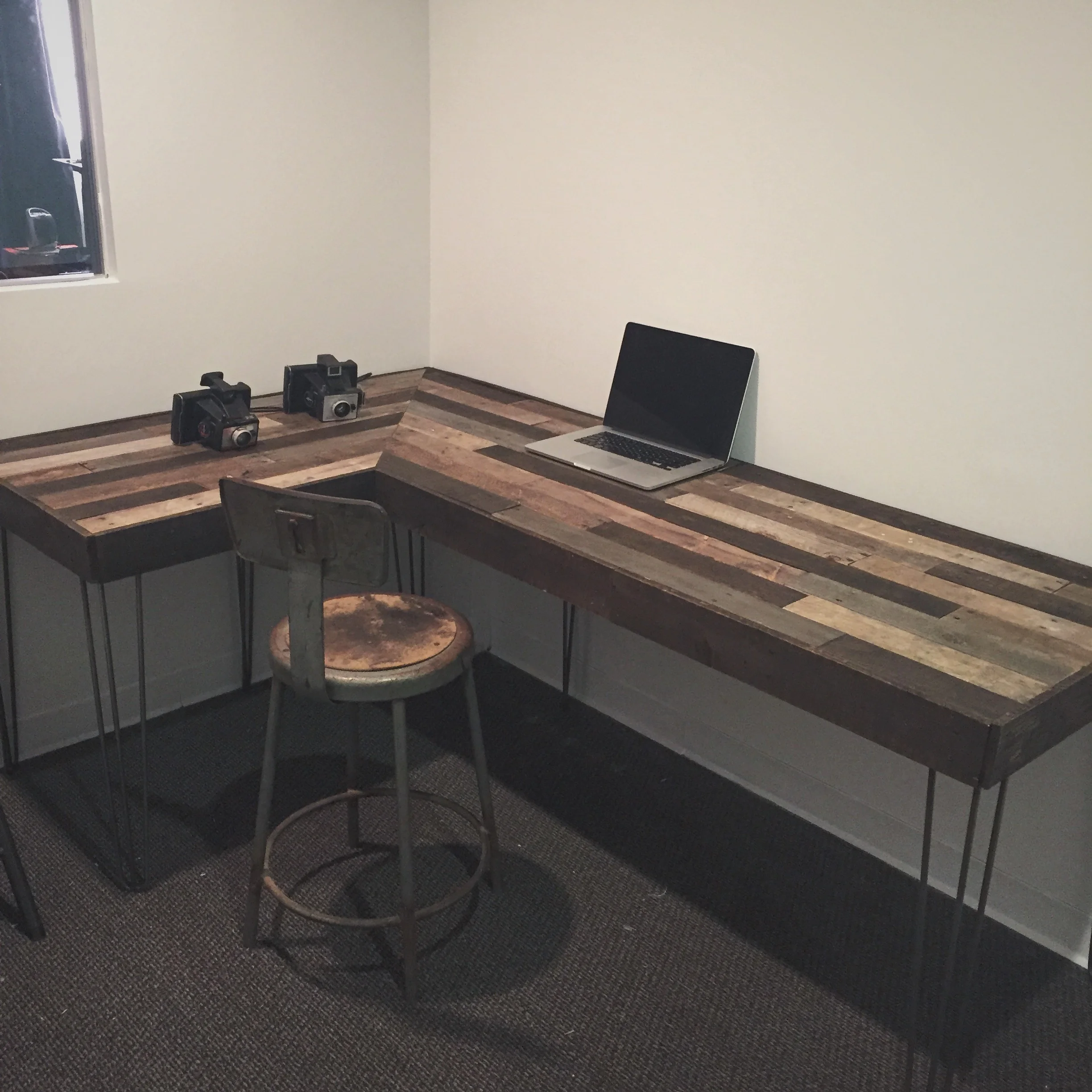 L-Shaped Desk — C R T | C R E A T I V E