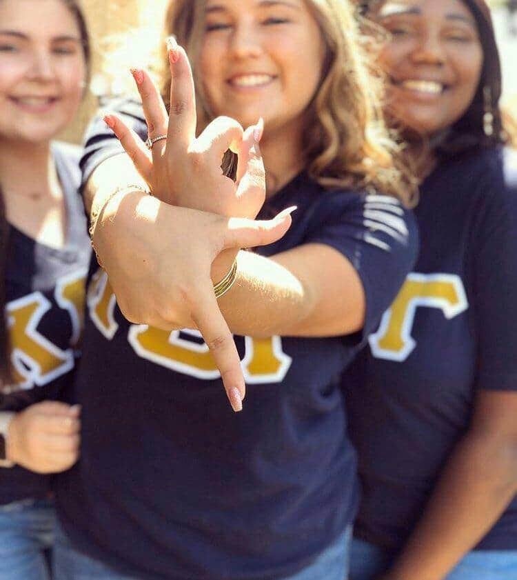 Kappa Kappa Gamma Hand Sign