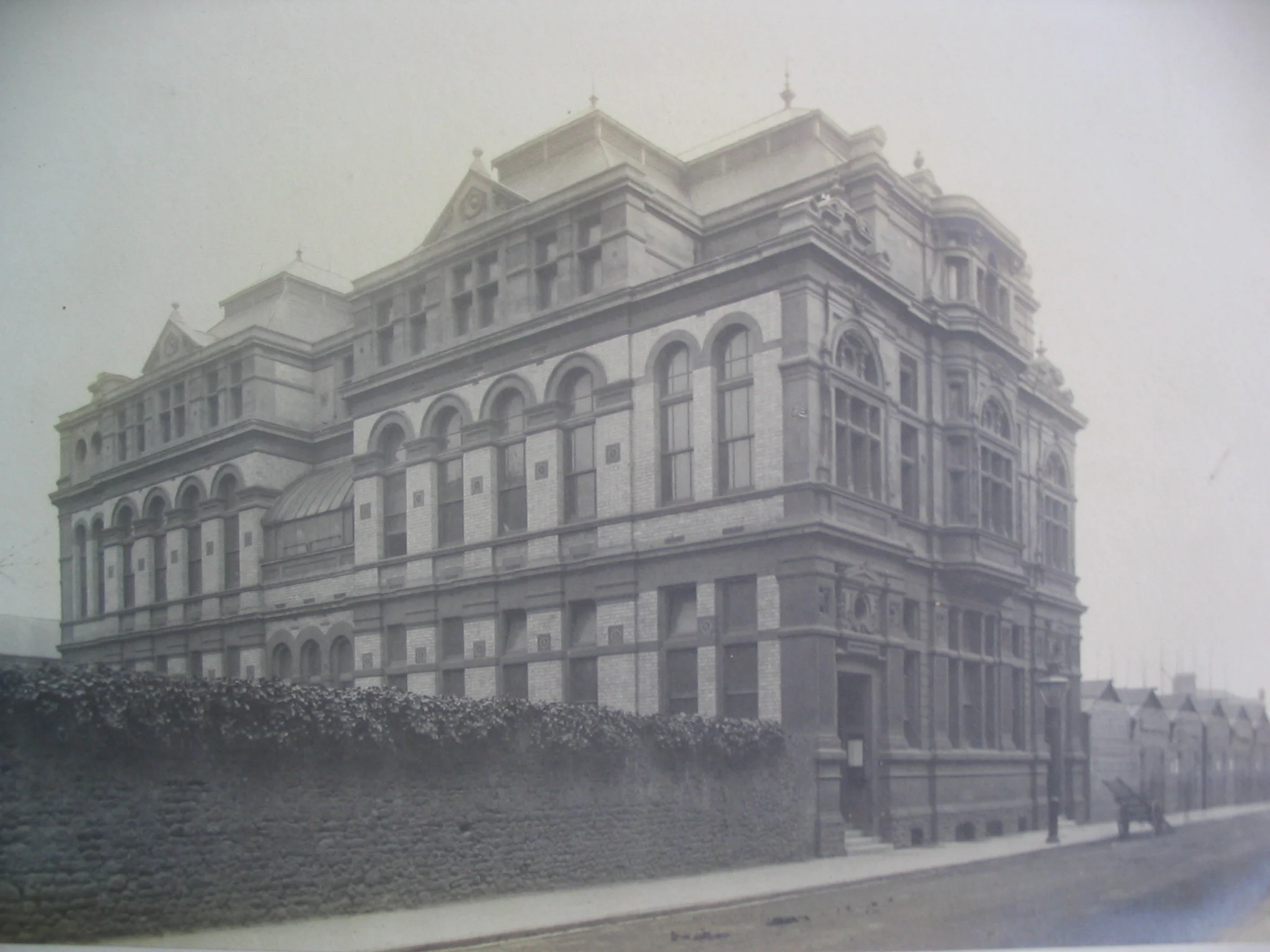 Victorian Cardiff in Old Photographs — Matthew Williams