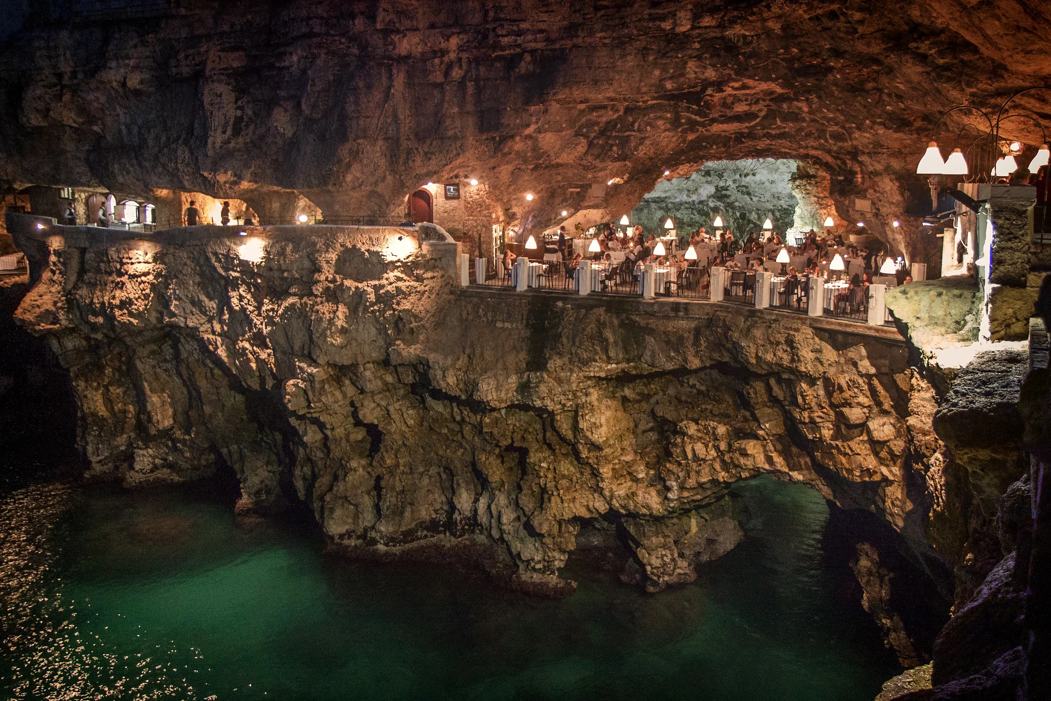 5 amazing cave restaurants across the globe — Travelling Tom | A UK ...