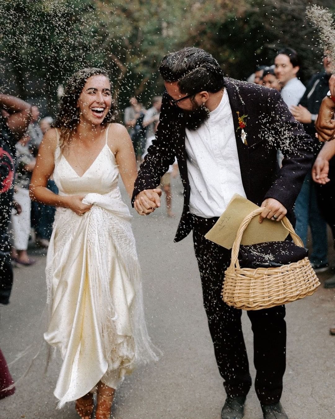 10 Maneras creativas para hacer tu salida de la ceremonia — Frida Enamorada