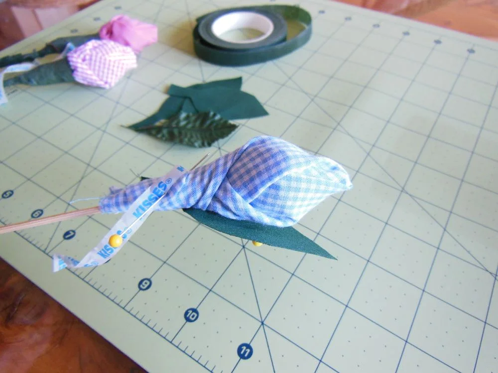 Hershey Kisses Fabric Roses — A Teaspoon